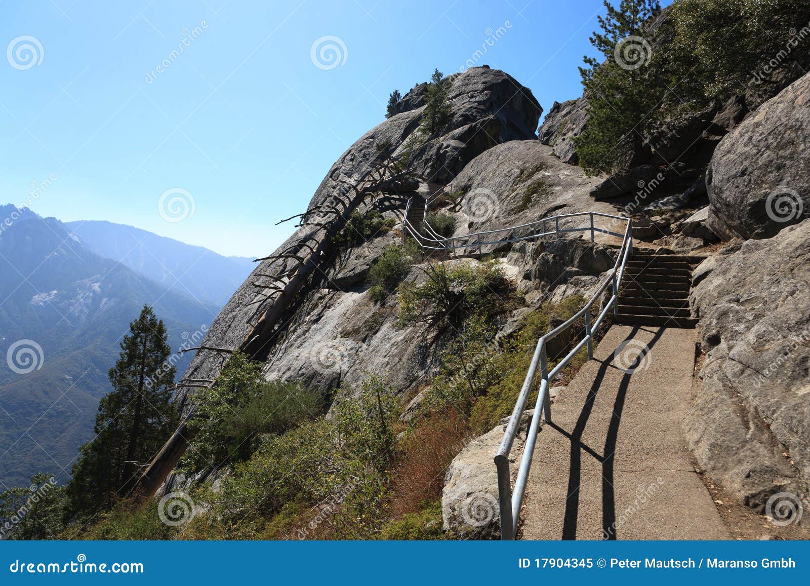 Moro Rock, Sequoia National Park Stock Photo | CartoonDealer.com #42468672