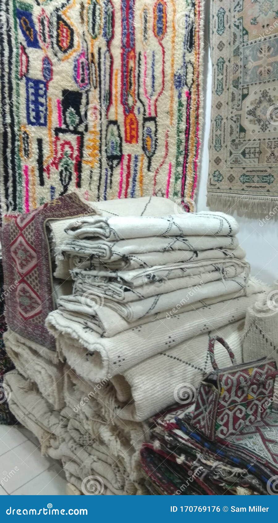 Moroccan Handmade Rugs in Moroccan Store Selling Rugs in Fez City in ...