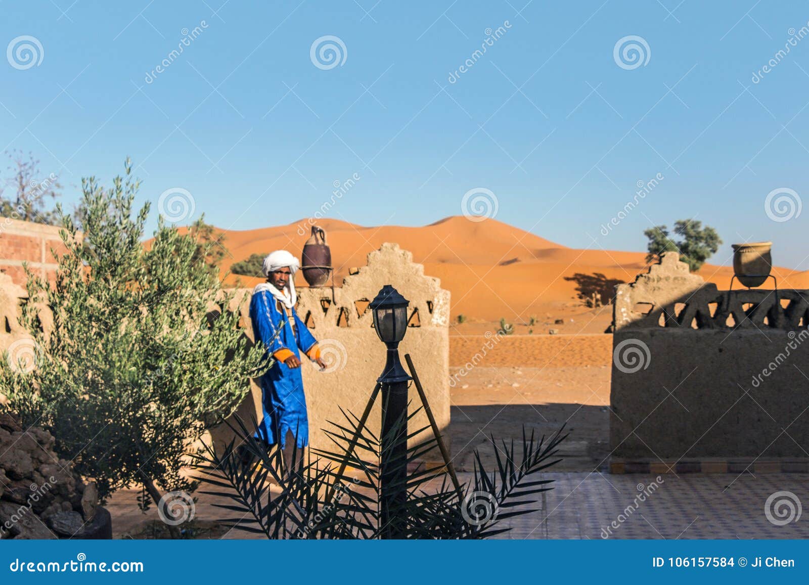 Moroccan Man at Building in Sahara Desert Editorial Stock Image - Image ...