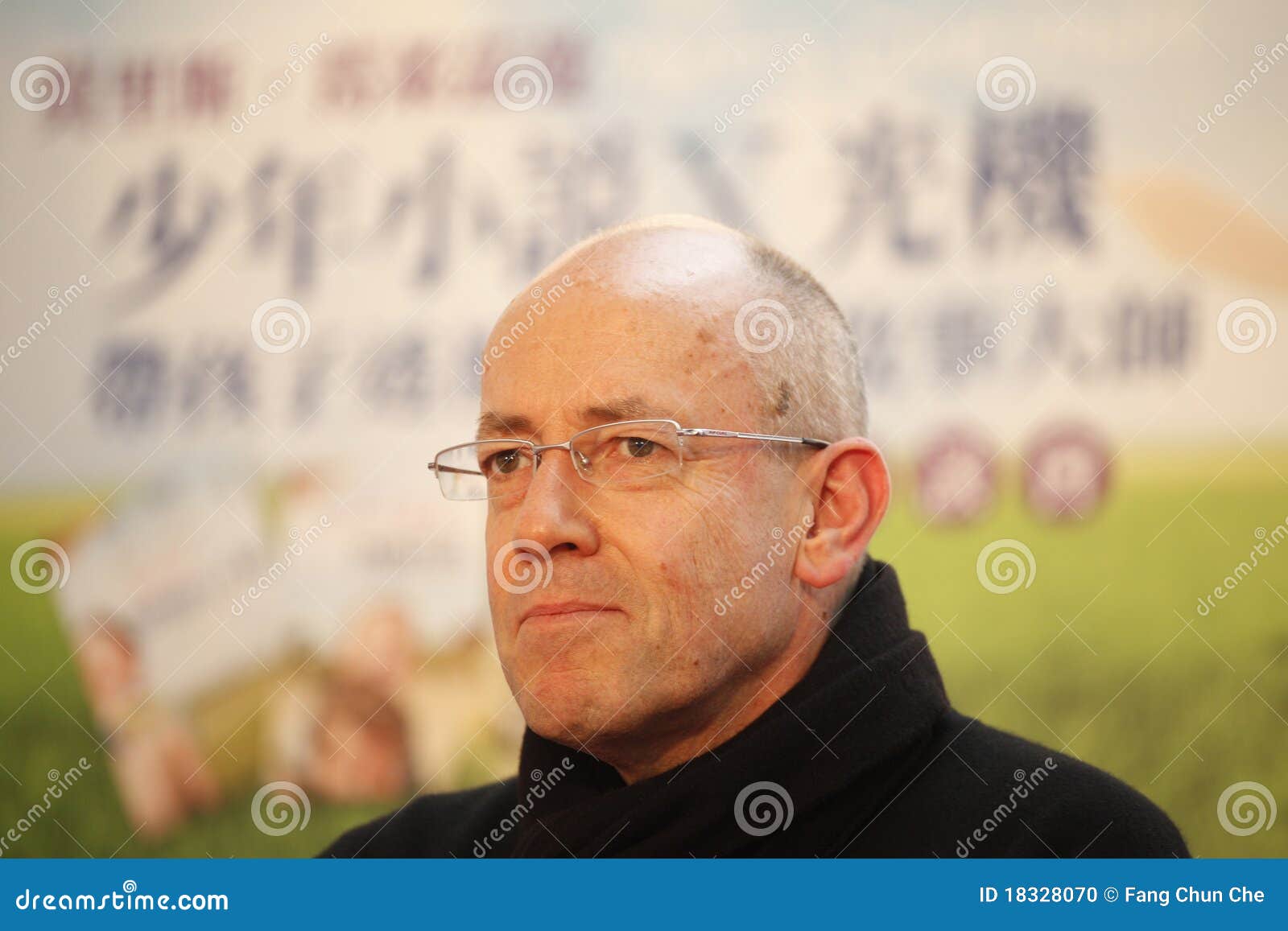 Morris Gleitzman editorial image. Image of novelist, author - 18328070