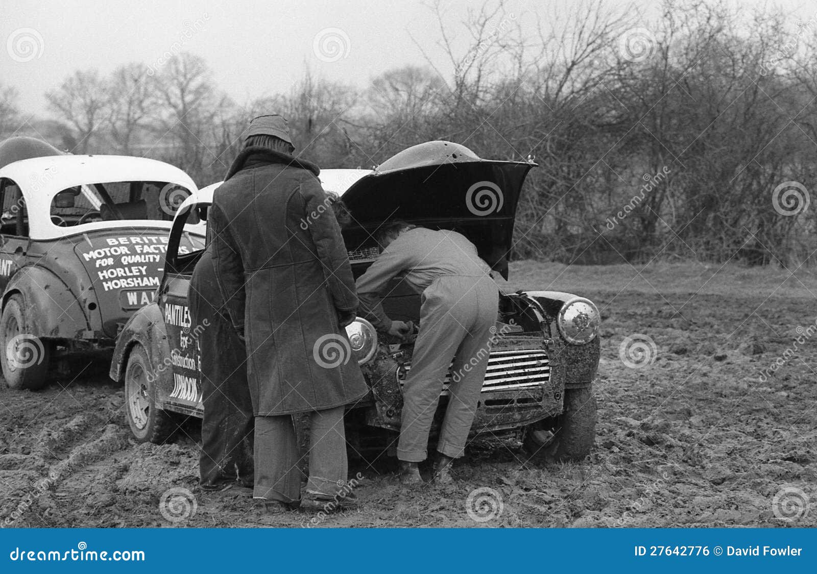 Morris Minor cars, England editorial photo. Image of maintain - 27642776