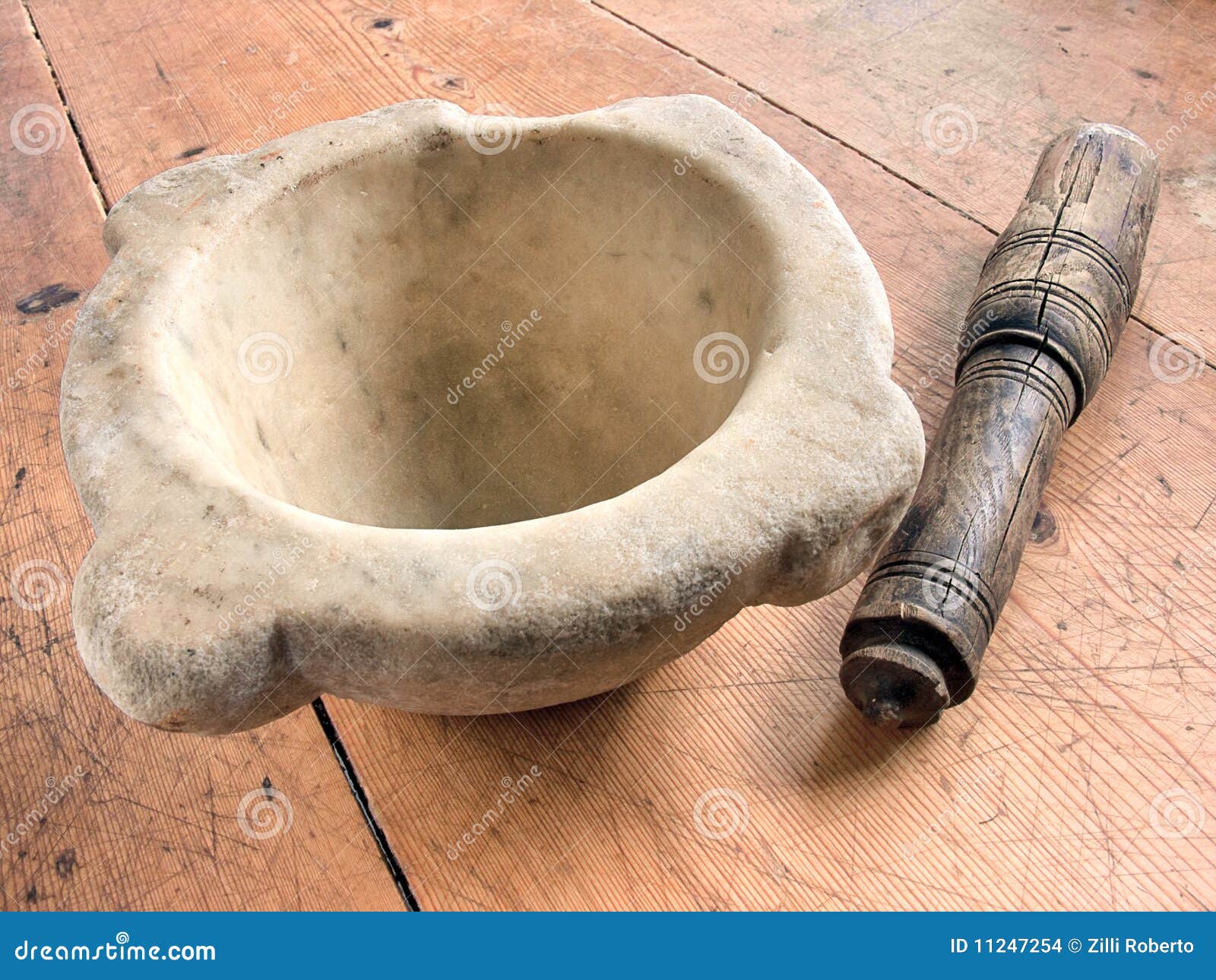 Mortero y pestel foto de archivo. Imagen de travieso - 11247254
