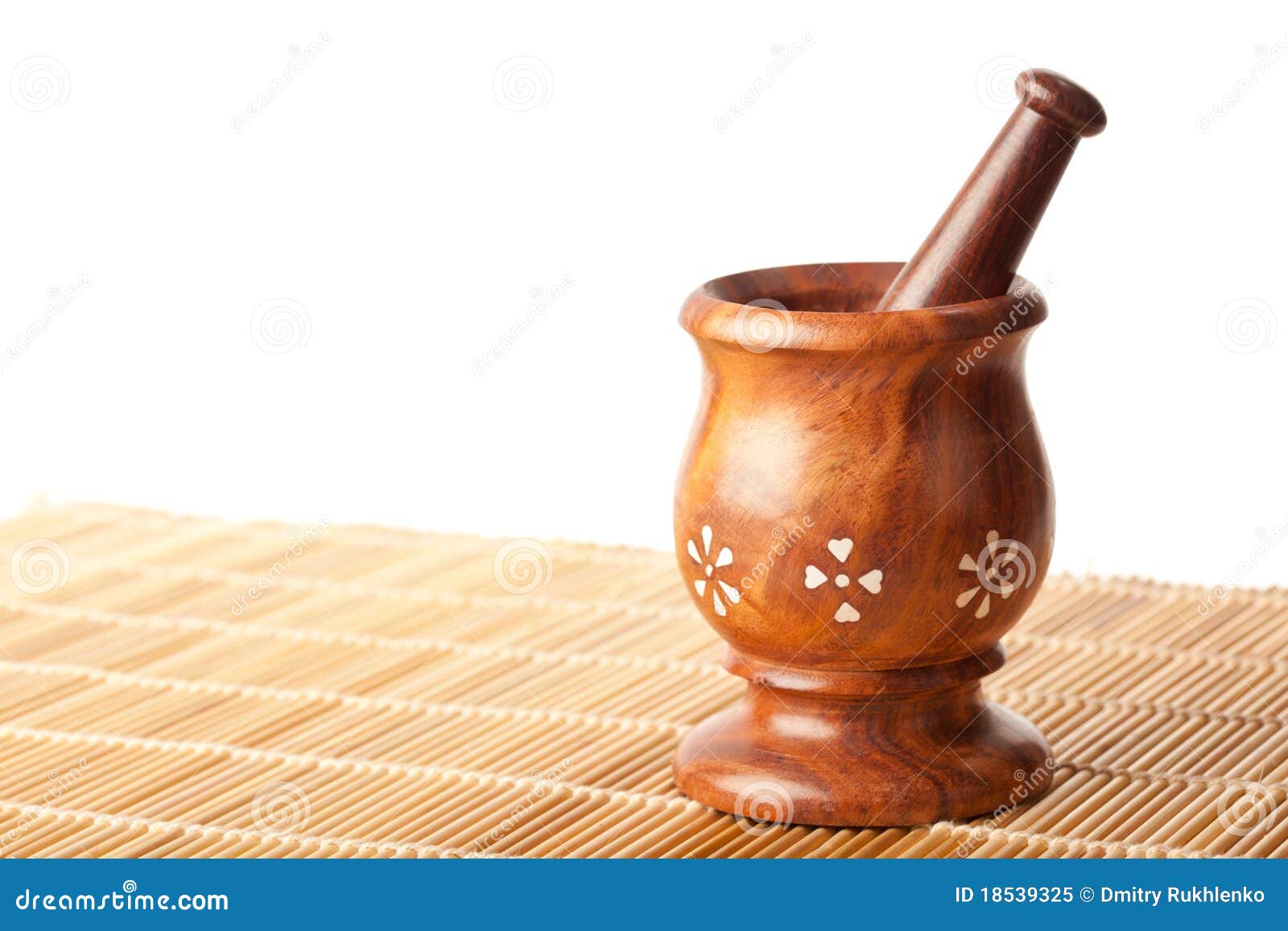 Mortier En Bois Avec Le Pilon Image stock - Image du morcellement ...