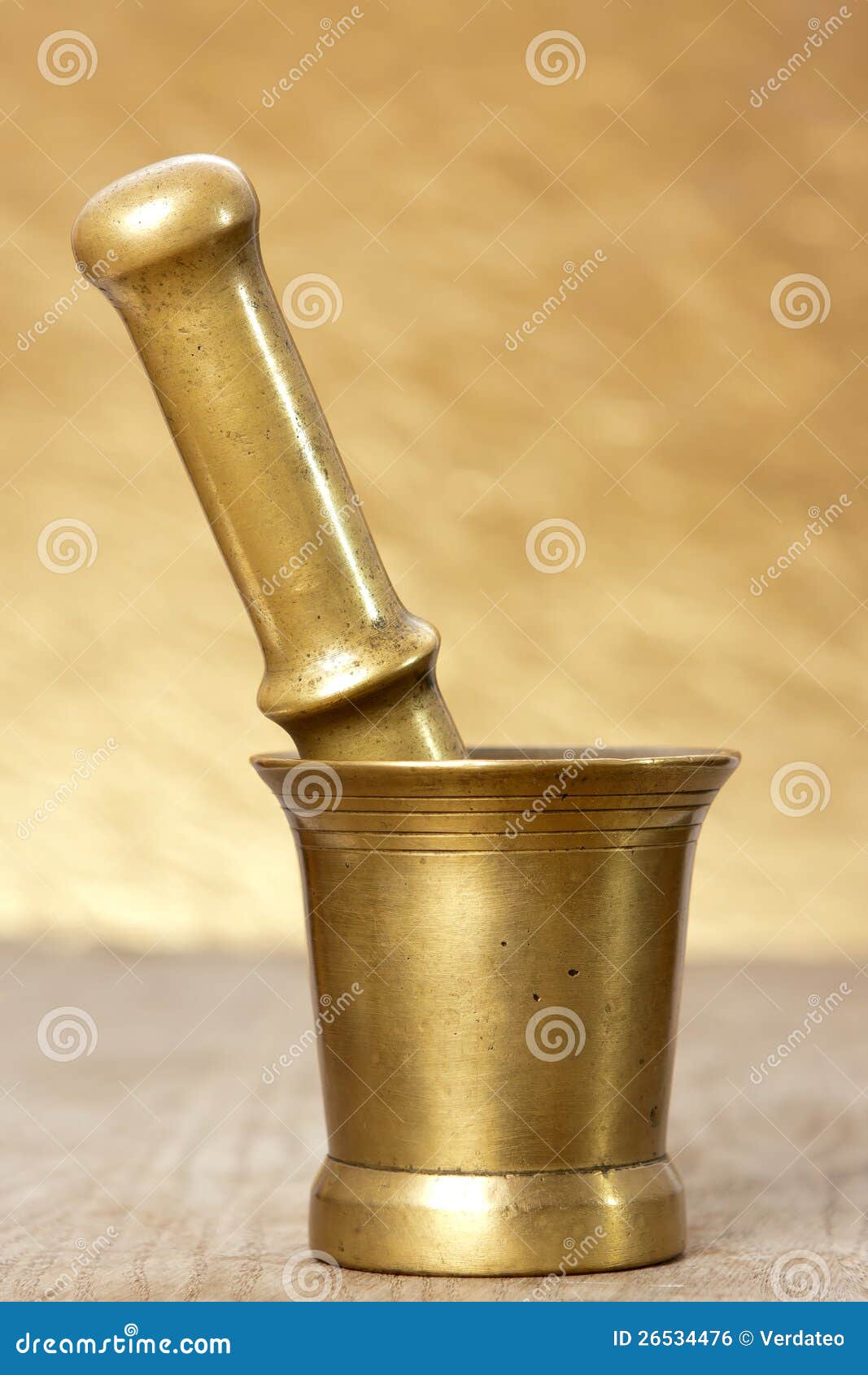 Mortier et pilon en bronze photo stock. Image du vieux - 26534476