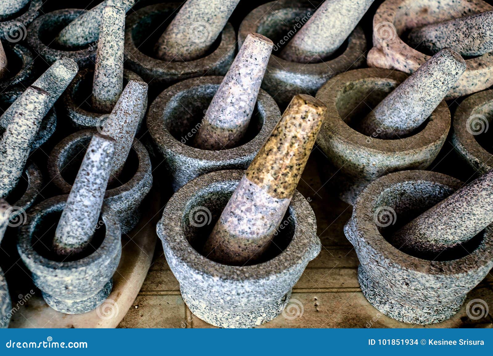 Mortier Et Pilon En Pierre De Granit Photo stock - Image du livre ...