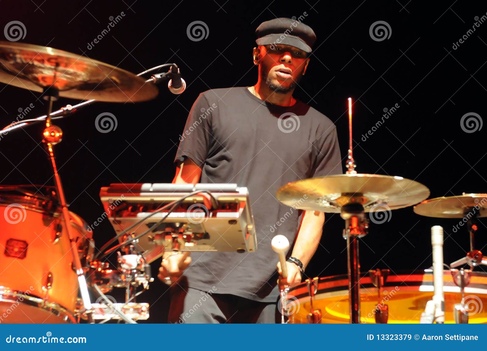 Mos Def performing live. editorial stock image. Image of performer ...