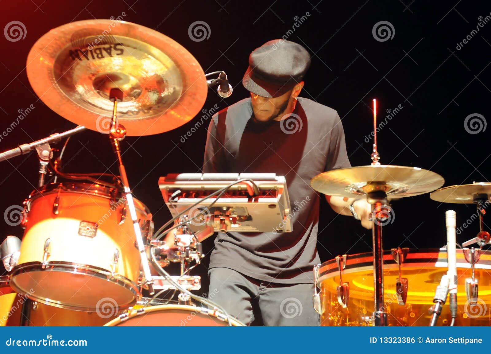 Mos Def performing live. editorial photo. Image of terrell - 13323386