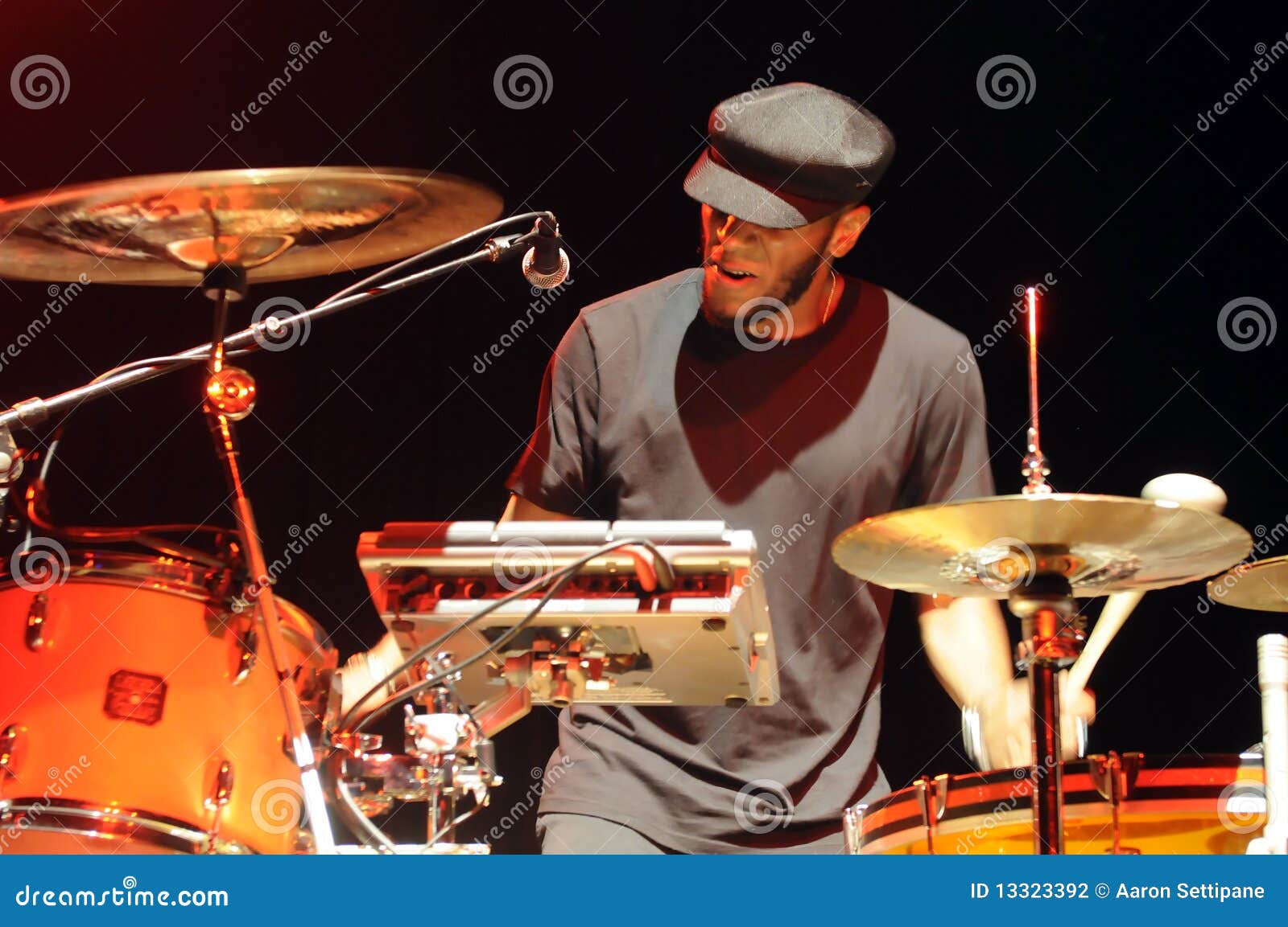 Mos Def performing live. editorial photography. Image of actor - 13323392