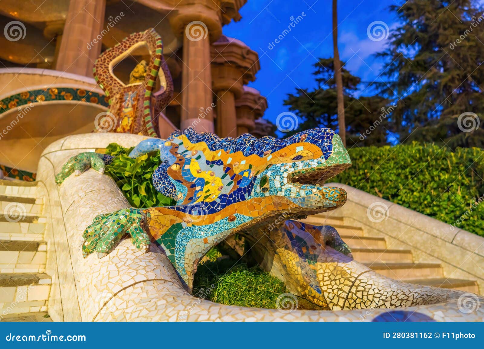 The Mosaic Lizard Sculpture of the Famous Park Guell Editorial ...