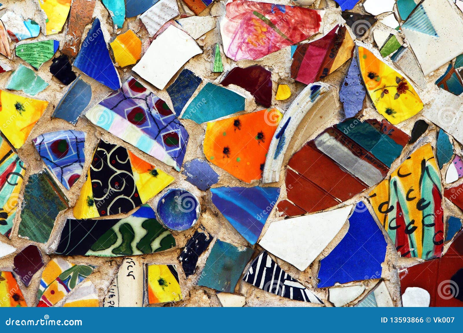 Mosaico Colorido Original Em Uma Parede Da Rua Foto de Stock - Imagem ...