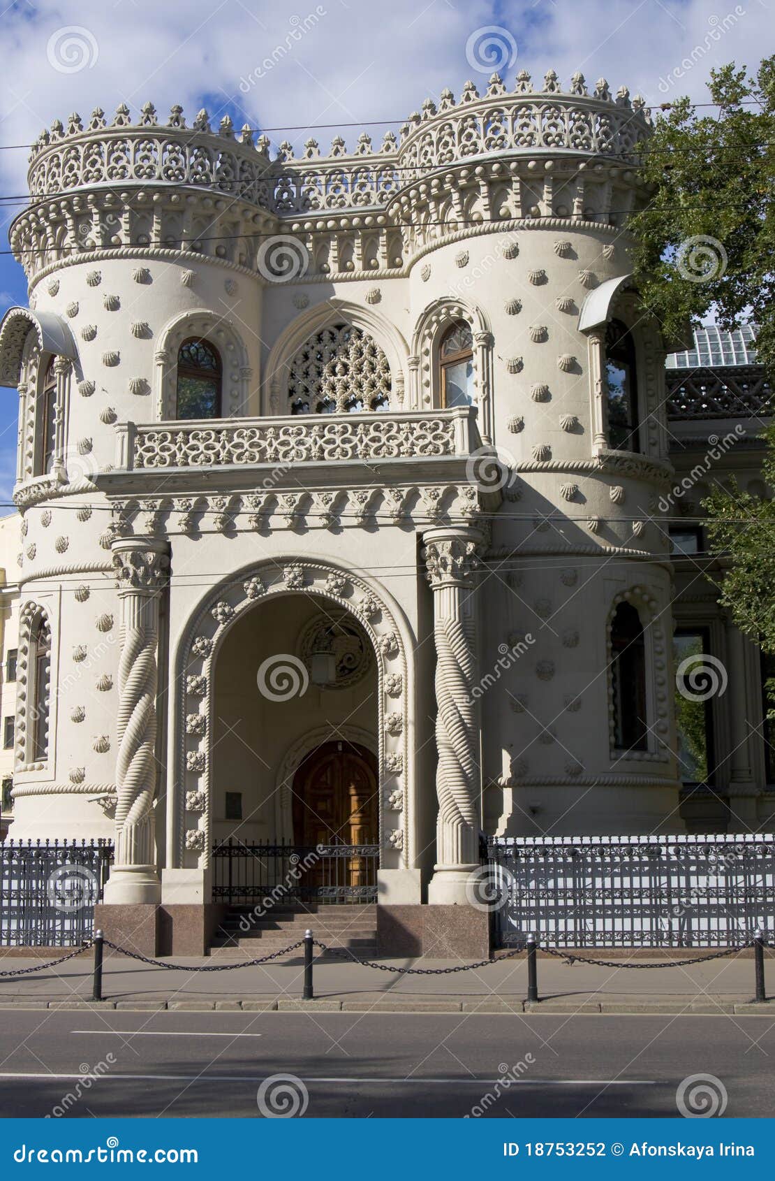 Mosca, palazzo fotografia stock. Immagine di russo, città - 18753252