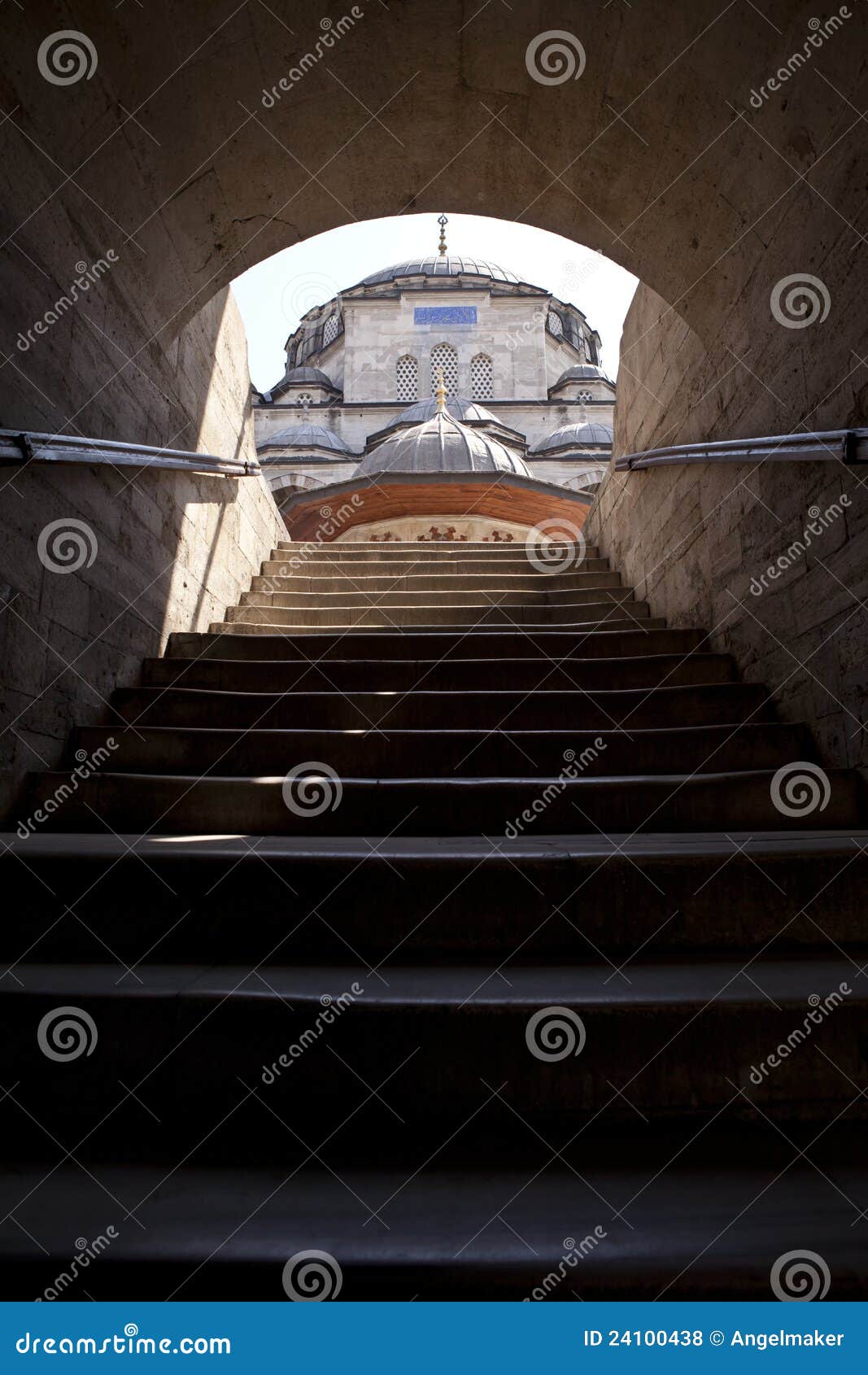 Moschee durch Tunnel stockfoto. Bild von historisch, religion - 24100438