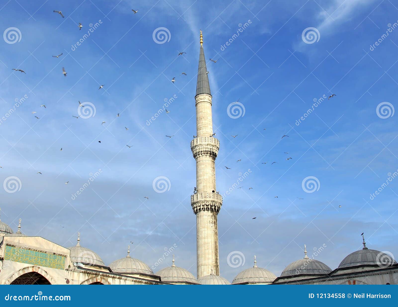 Moschee und Minarett stockfoto. Bild von nadel, hauben - 12134558
