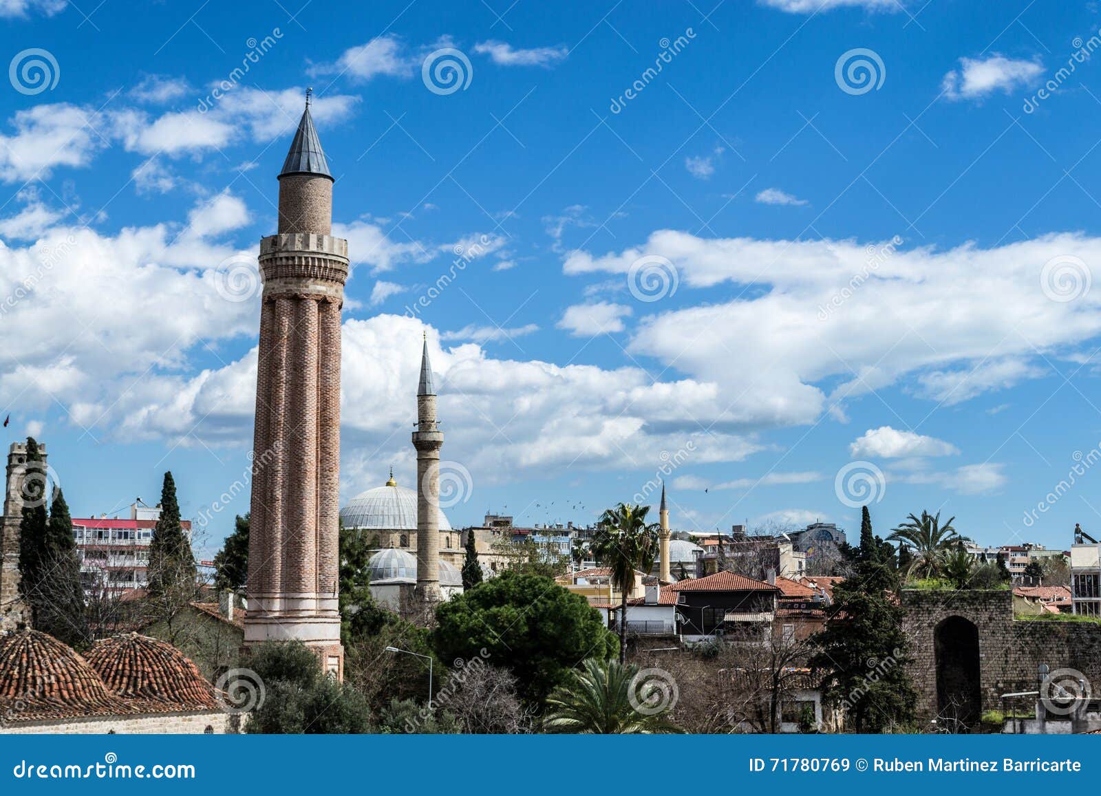 Moschee Und Minarett in Antalya Stockbild - Bild von wolken, islamisch ...