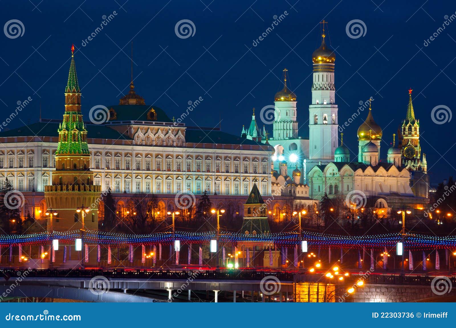 Moscou Kremlin photo stock. Image du passerelle, illuminé - 22303736