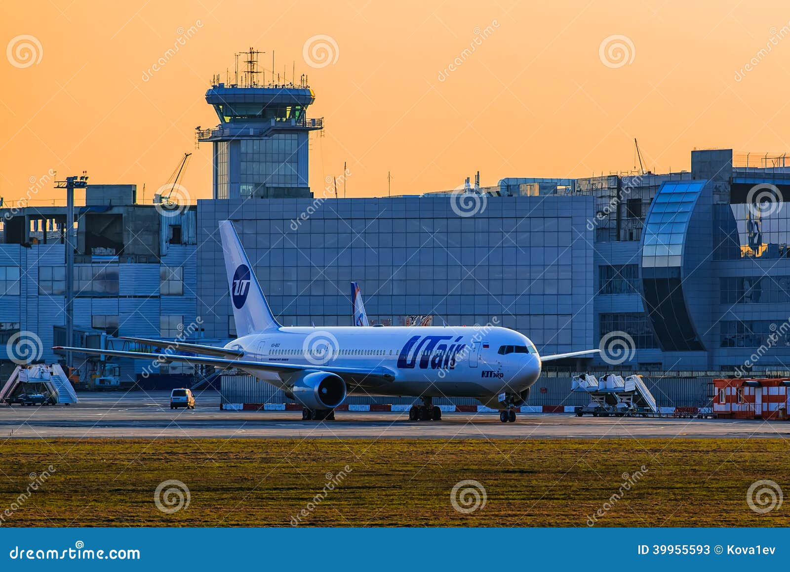 Moscow airport Domodedovo editorial stock photo. Image of dreamliner ...