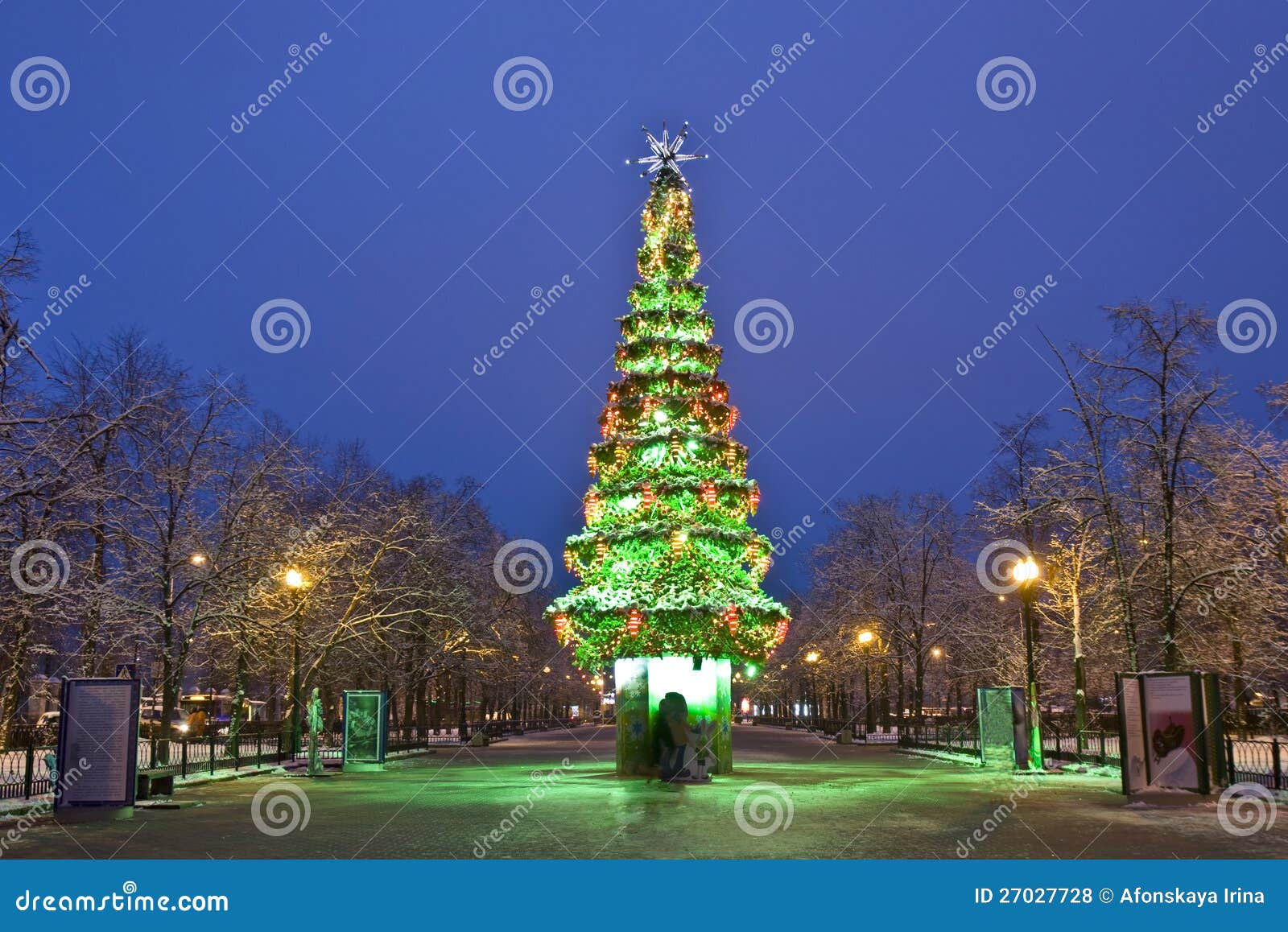 Moscow, Christmas tree editorial stock photo. Image of seasonal - 27027728