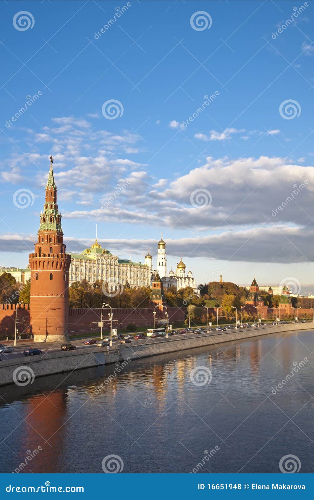 Moscow Kremlin. Blue Sky Background. Archangels Church Editorial Photo ...