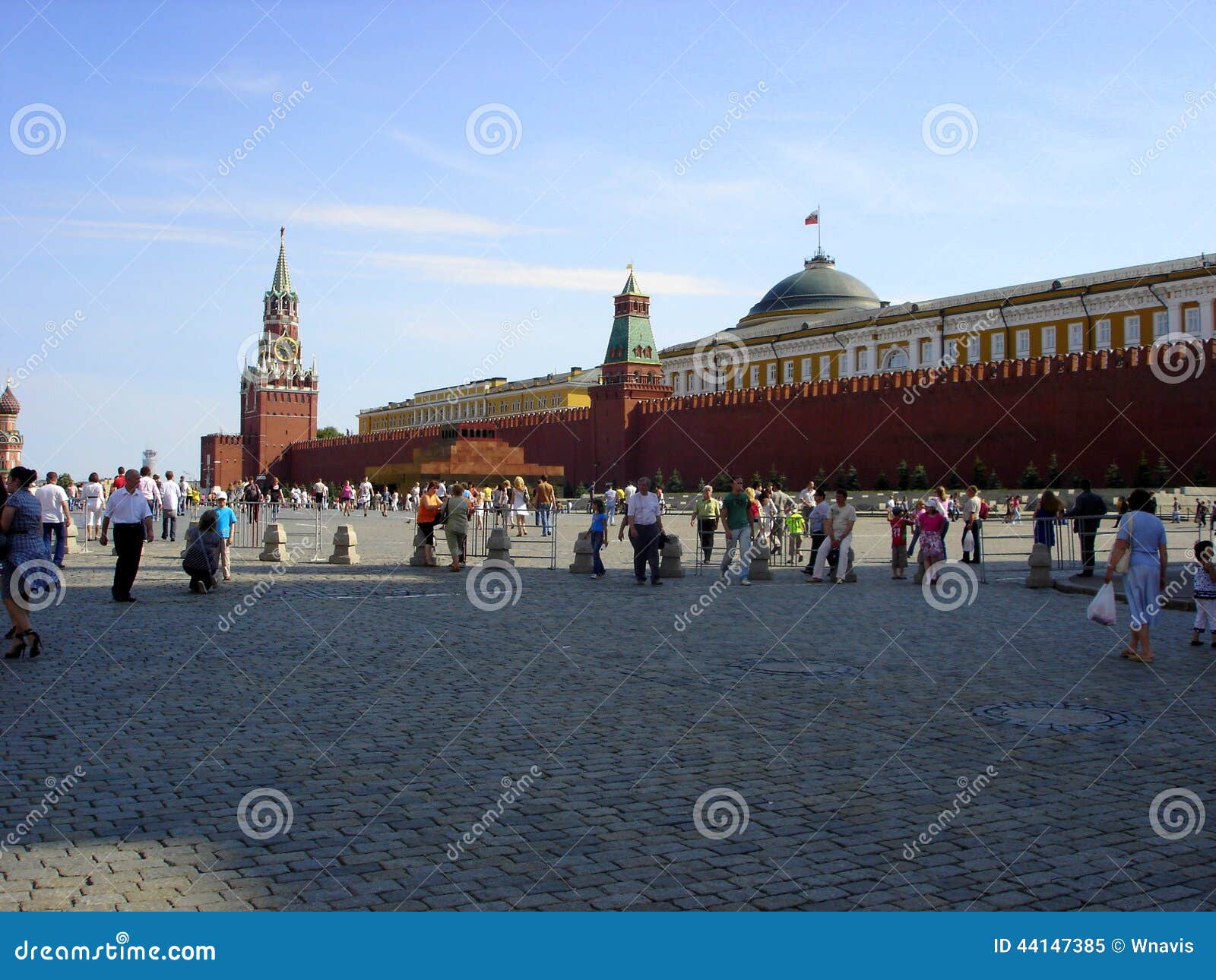 The Moscow Kremlin. Clear Sky and a Dazzling Cloud Editorial Image ...