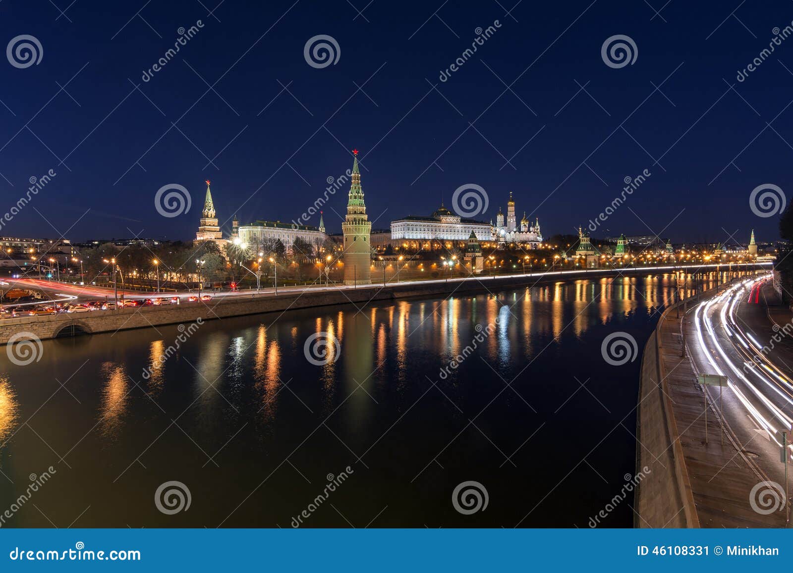 Moscow Kremlin at Dark Evening Stock Image - Image of moscow, cars ...