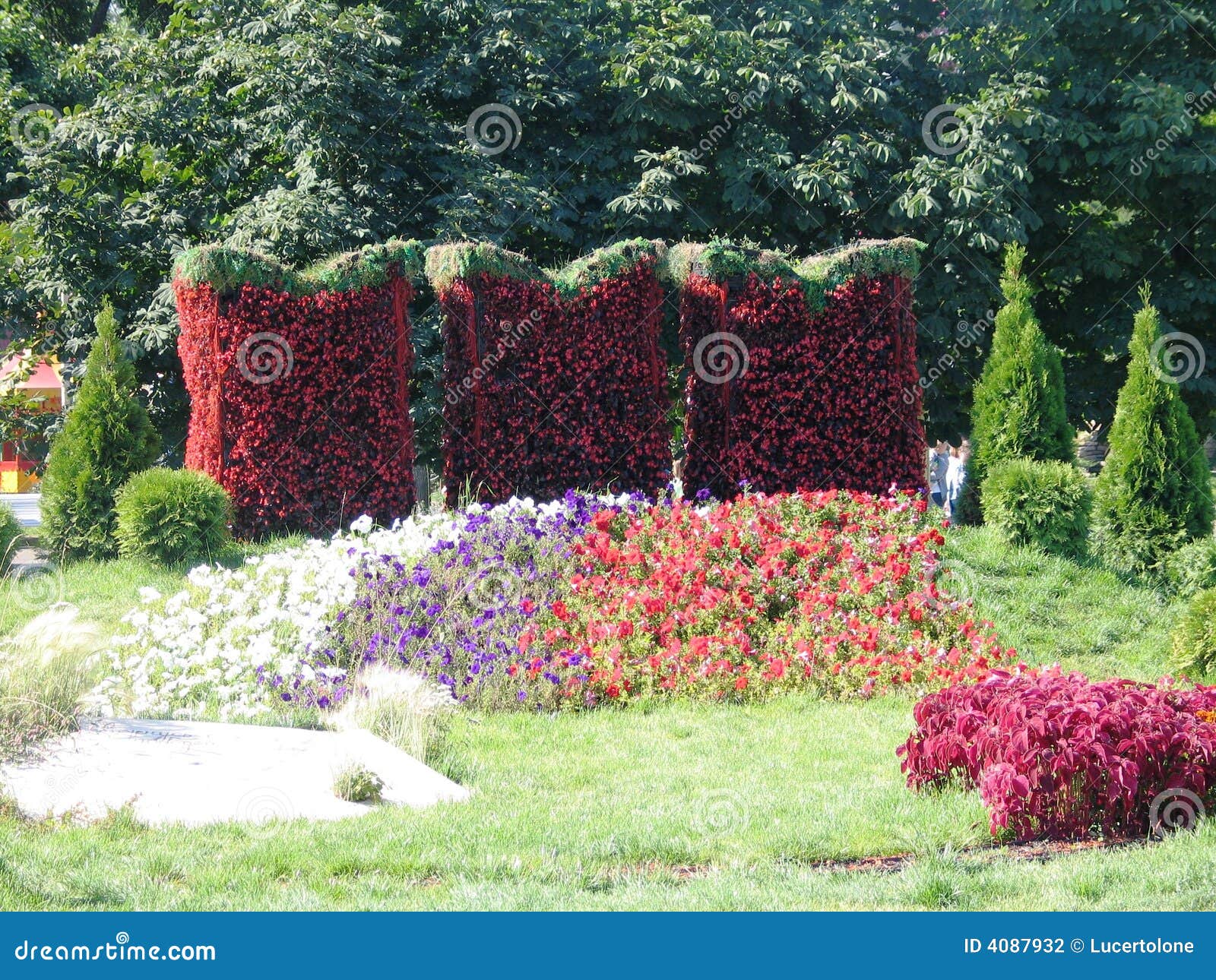 Moscow Kremlin in flowers stock photo. Image of grass - 4087932