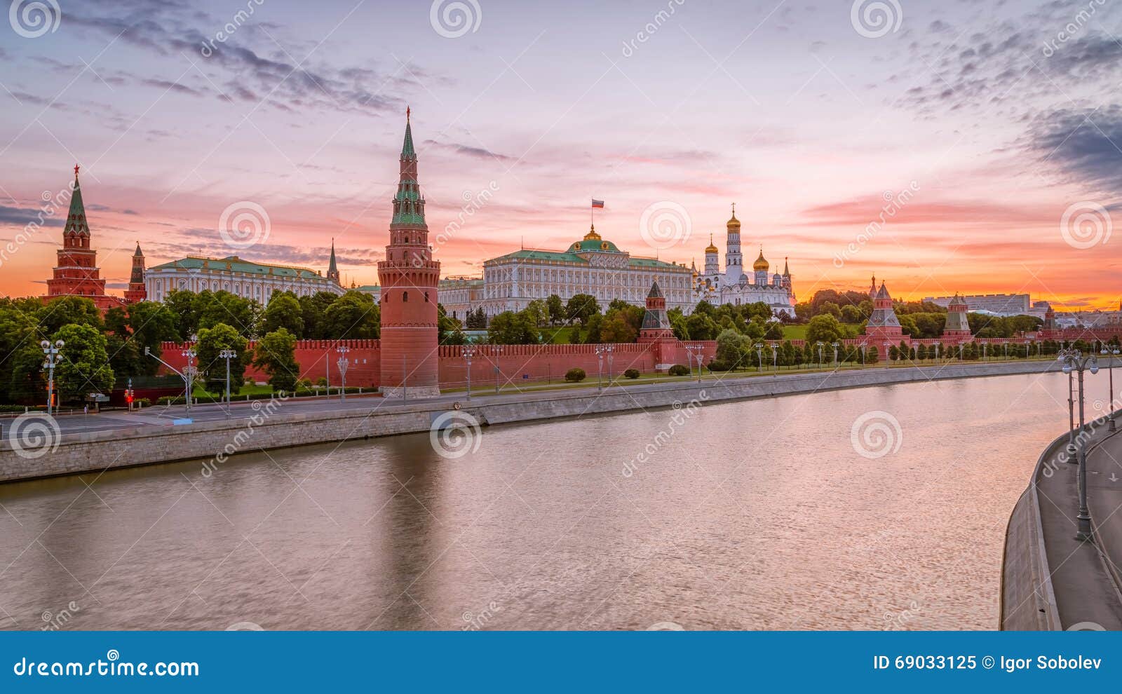 Moscow Kremlin in the Morning Stock Image - Image of bell, dome: 69033125