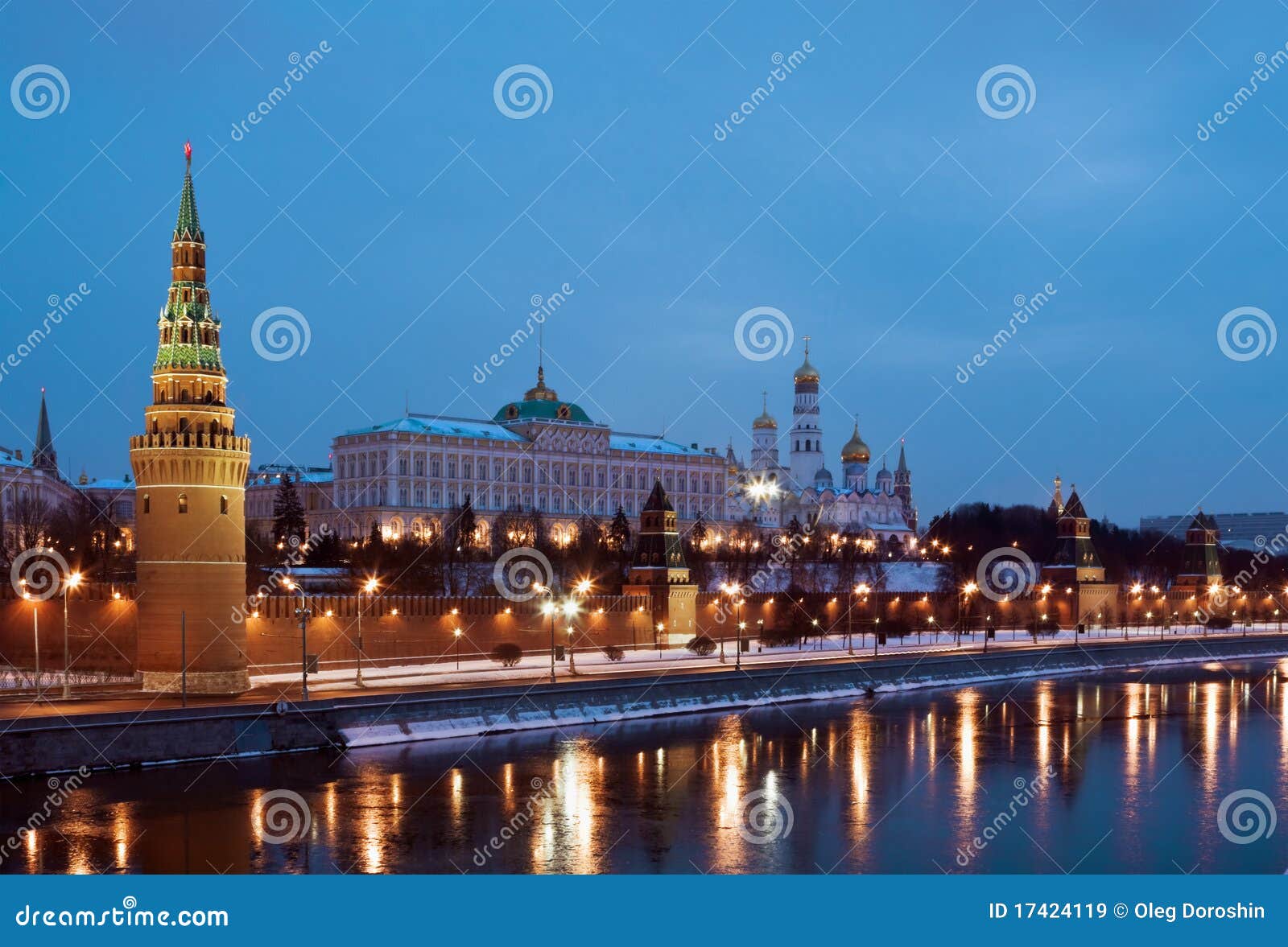 The Moscow Kremlin at Night Stock Image - Image of morning, orthodox ...