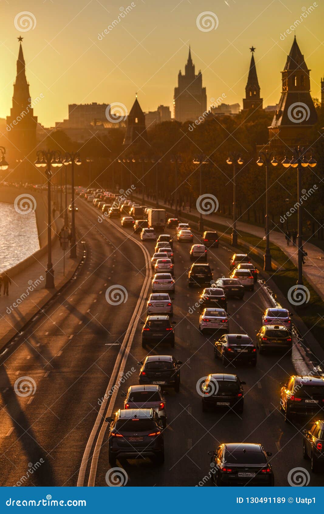 Moscow Kremlin at sunset editorial stock image. Image of ship - 130491189