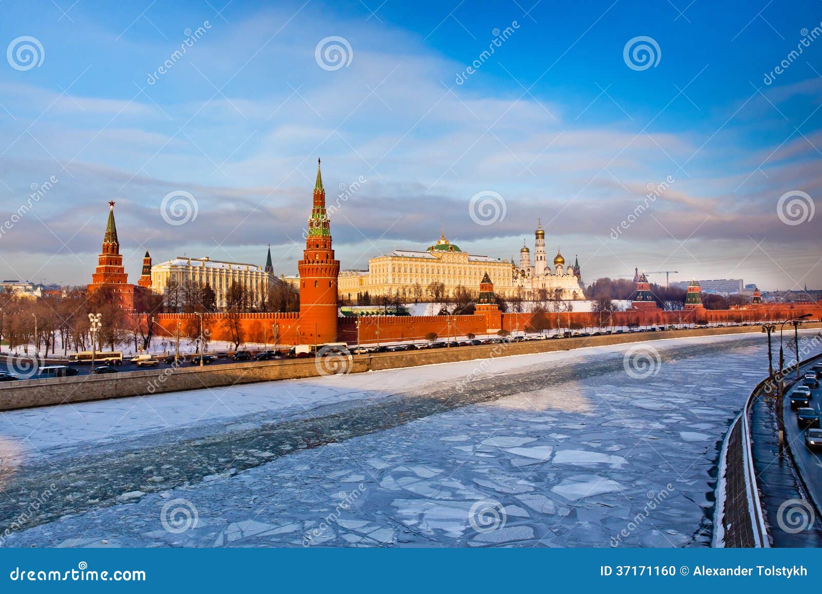 Moscow Kremlin in winter stock photo. Image of skyline - 37171160