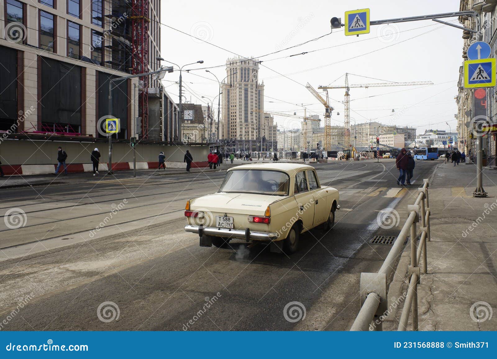 Oldtimer Moskvich-412 before To Enter Paveletskaya Square. Cloudy ...