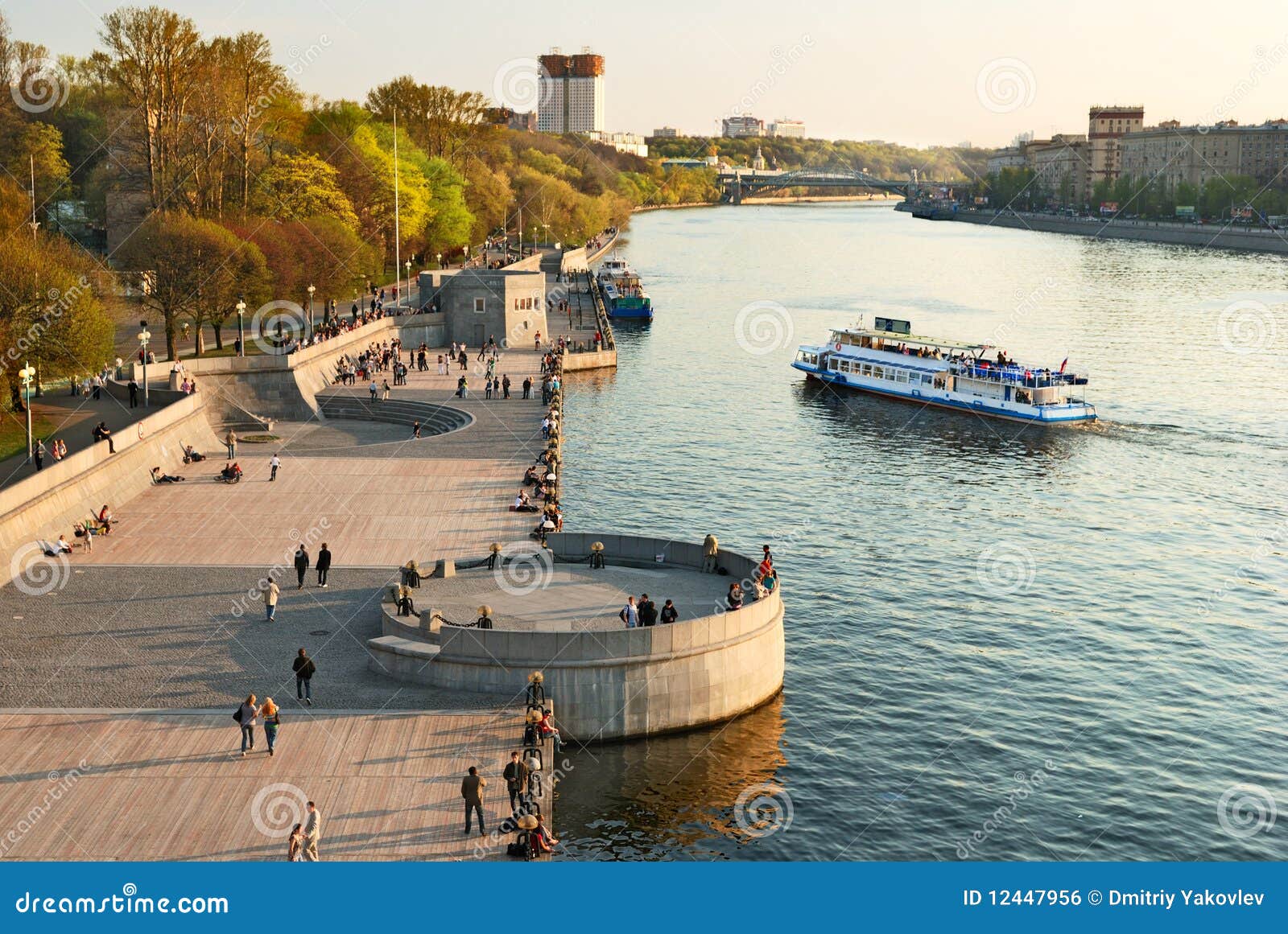 Moscow river embankment stock photo. Image of gold, people - 12447956