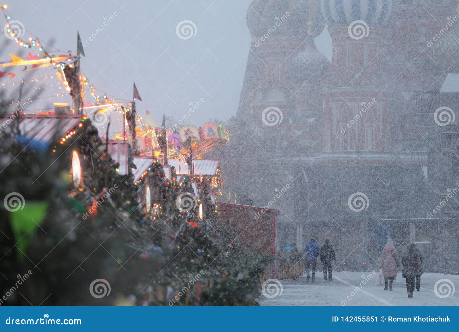 Moscow, Russia - 25 December, 2017: Blizzard the Red Square. Editorial ...