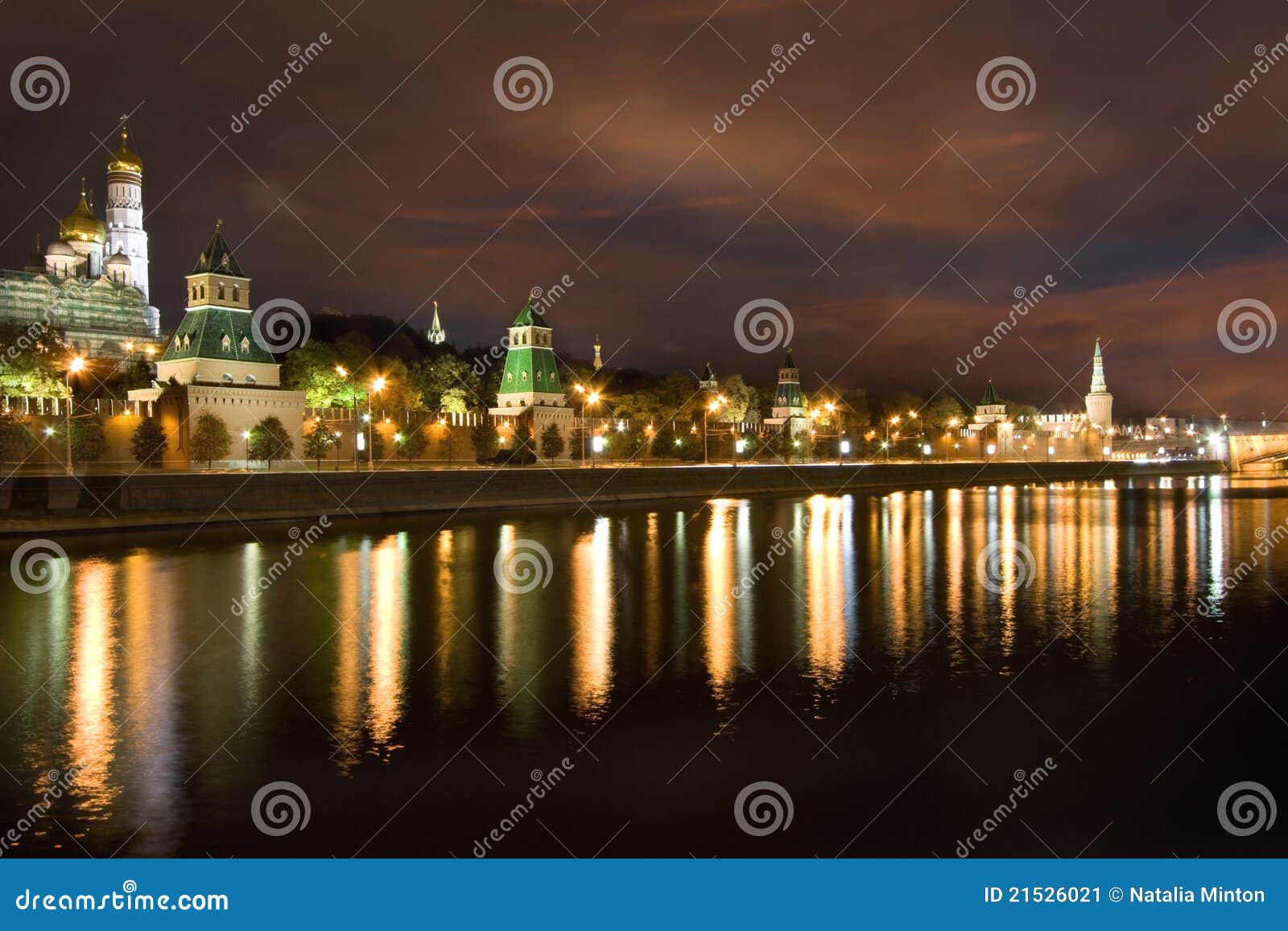 Moscow s Kremlin at night stock image. Image of center - 21526021