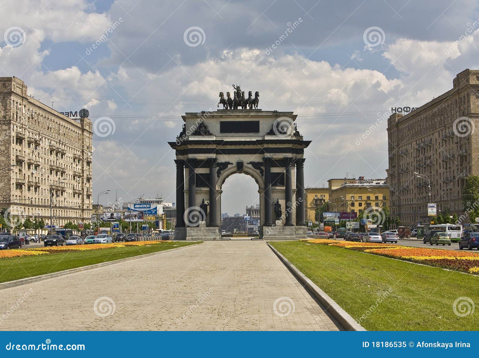 Moscow, Triumphal arch editorial image. Image of arch - 18186535