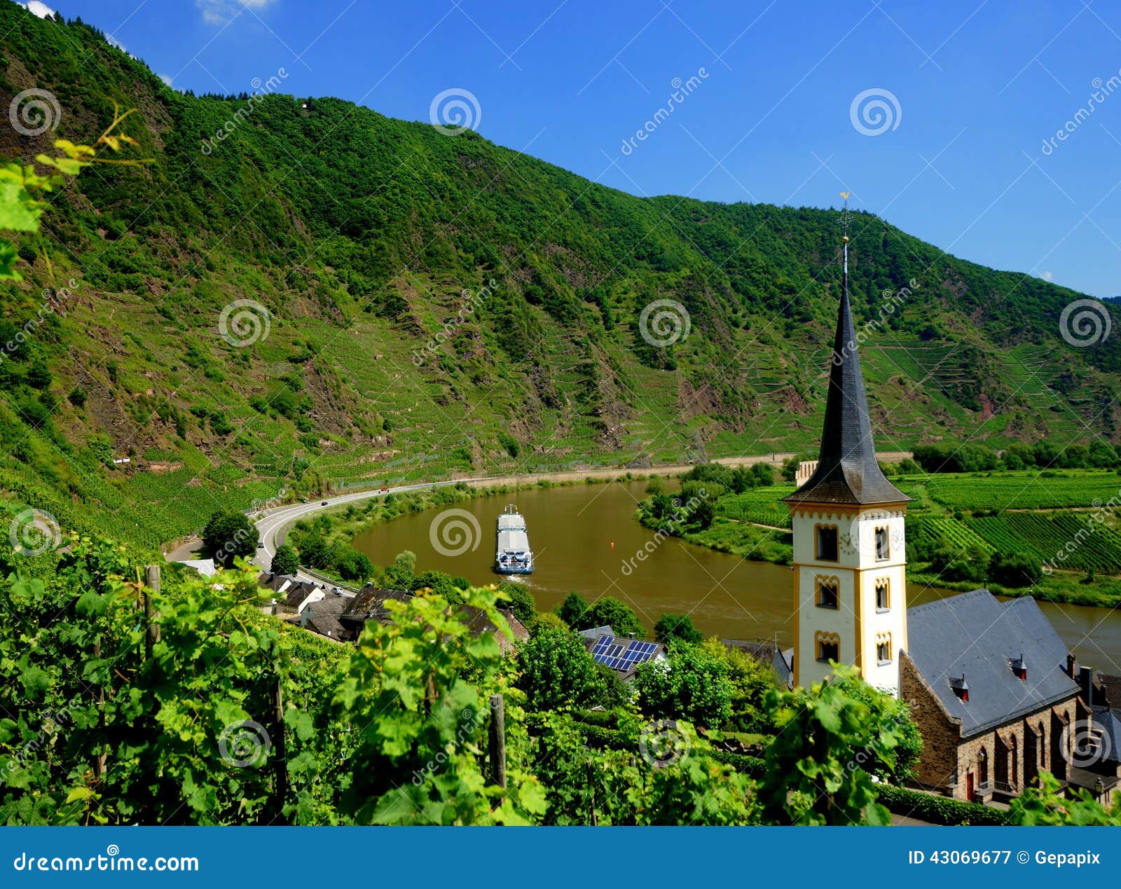 Mosel River editorial photography. Image of boat, bend - 43069677