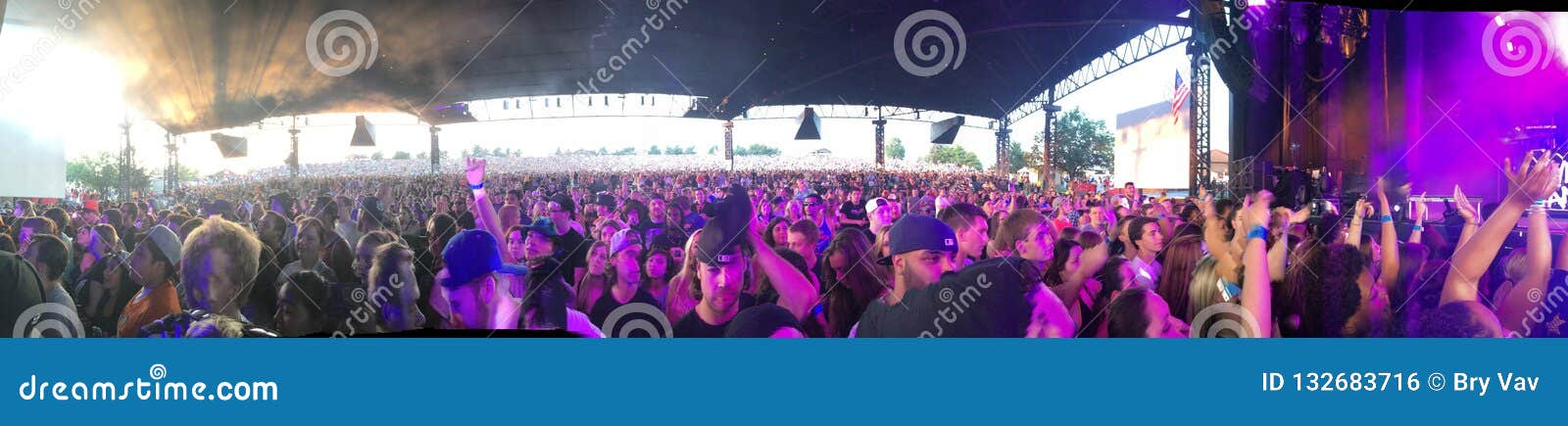 Mosh Pit Crowd at Concert editorial photo. Image of mosh - 132683716