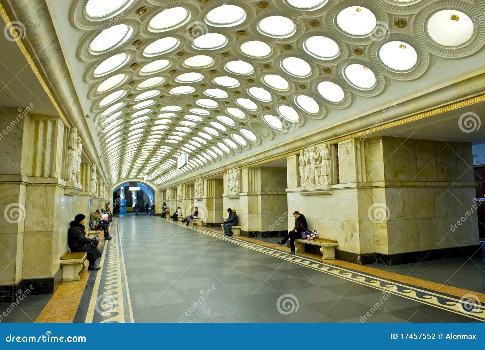 Moskau-Metro redaktionelles stockfotografie. Bild von szene - 17457552