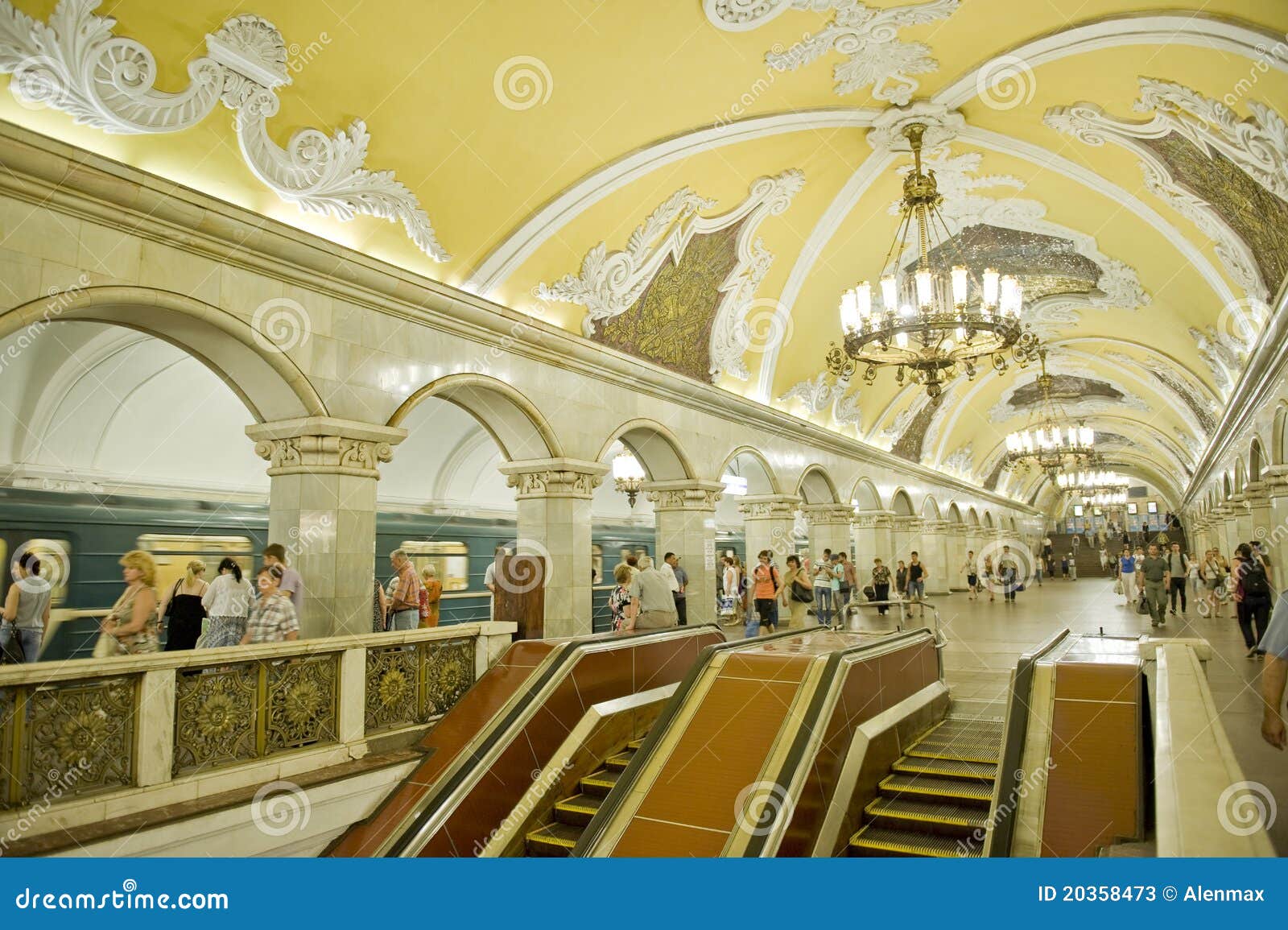 Moskau-Metro redaktionelles stockfoto. Bild von blau - 20358473