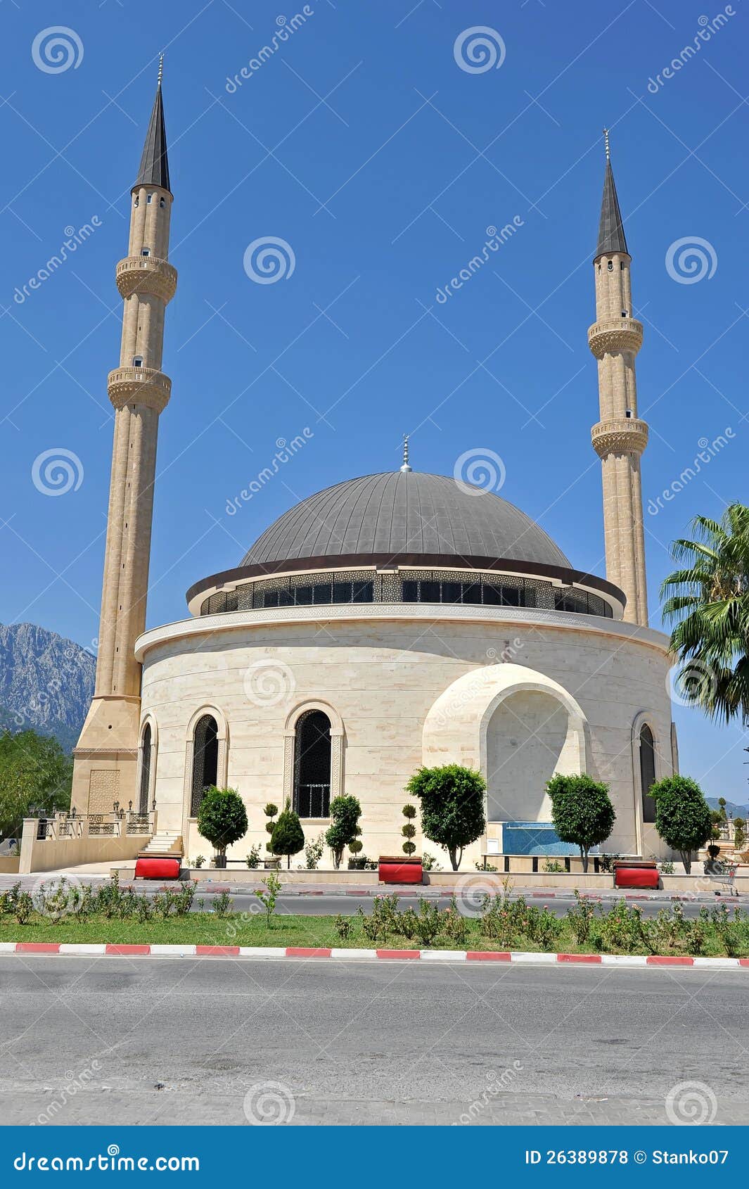 Moskee stock foto. Image of halve, buitenkant, gebouwd - 26389878