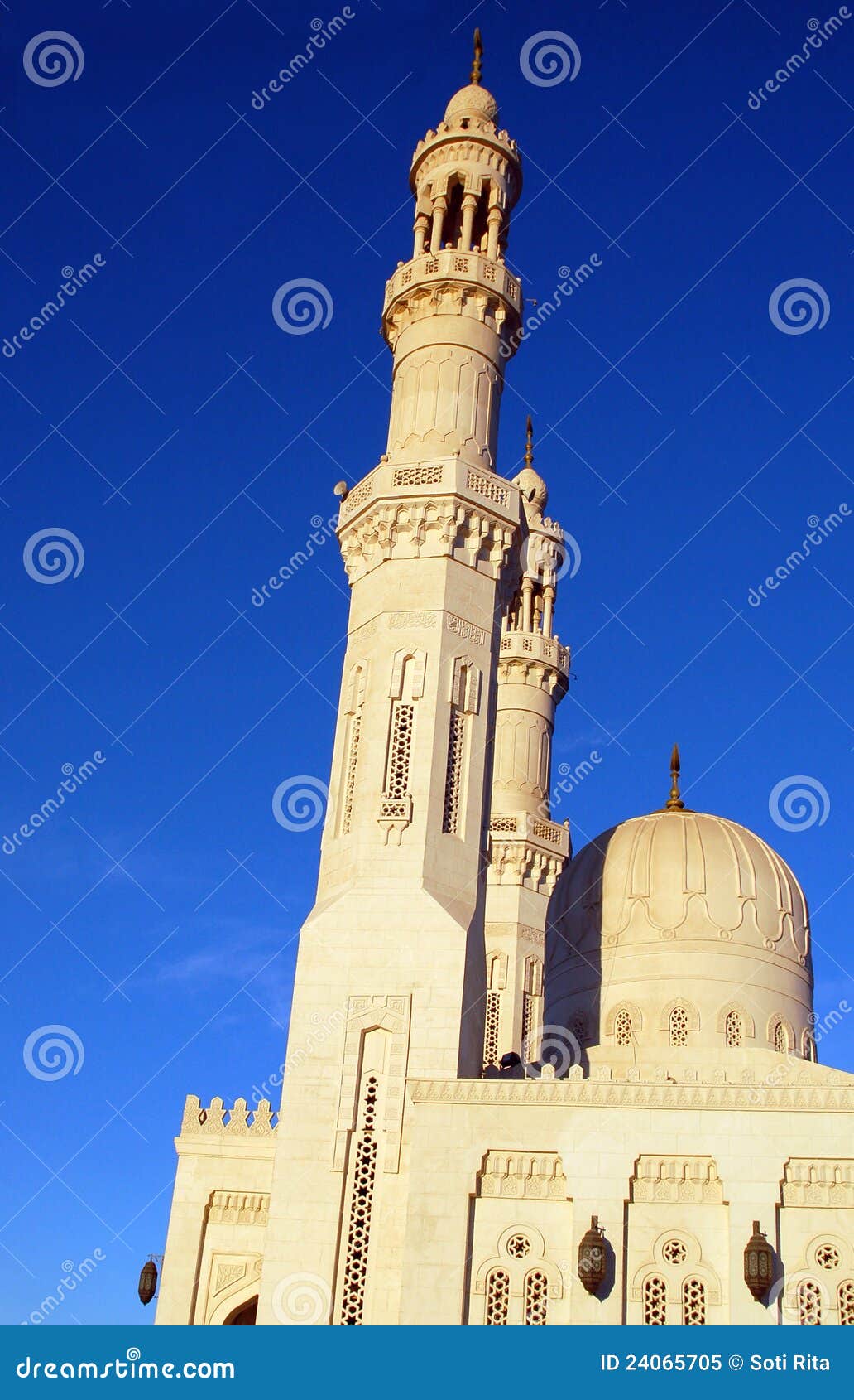 Moskee in Hurghada stock afbeelding. Image of afrika - 24065705