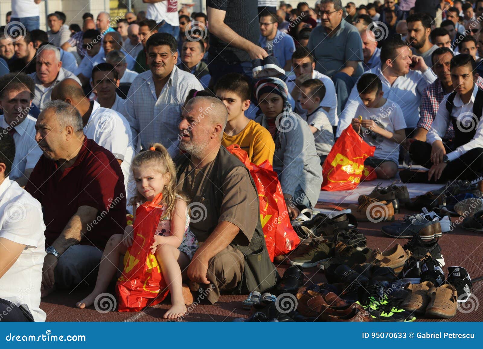 Moslems, Die Eid Al-Fitr Feiern Redaktionelles Stockfoto - Bild von ...