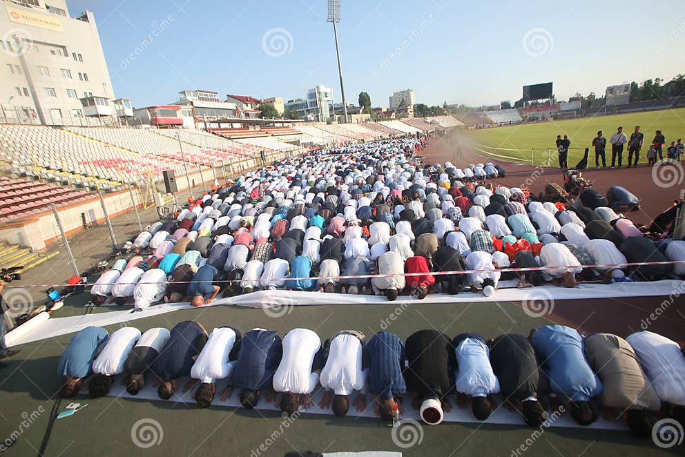 Moslems, Die Eid Al-Fitr Feiern Redaktionelles Stockbild - Bild von ...