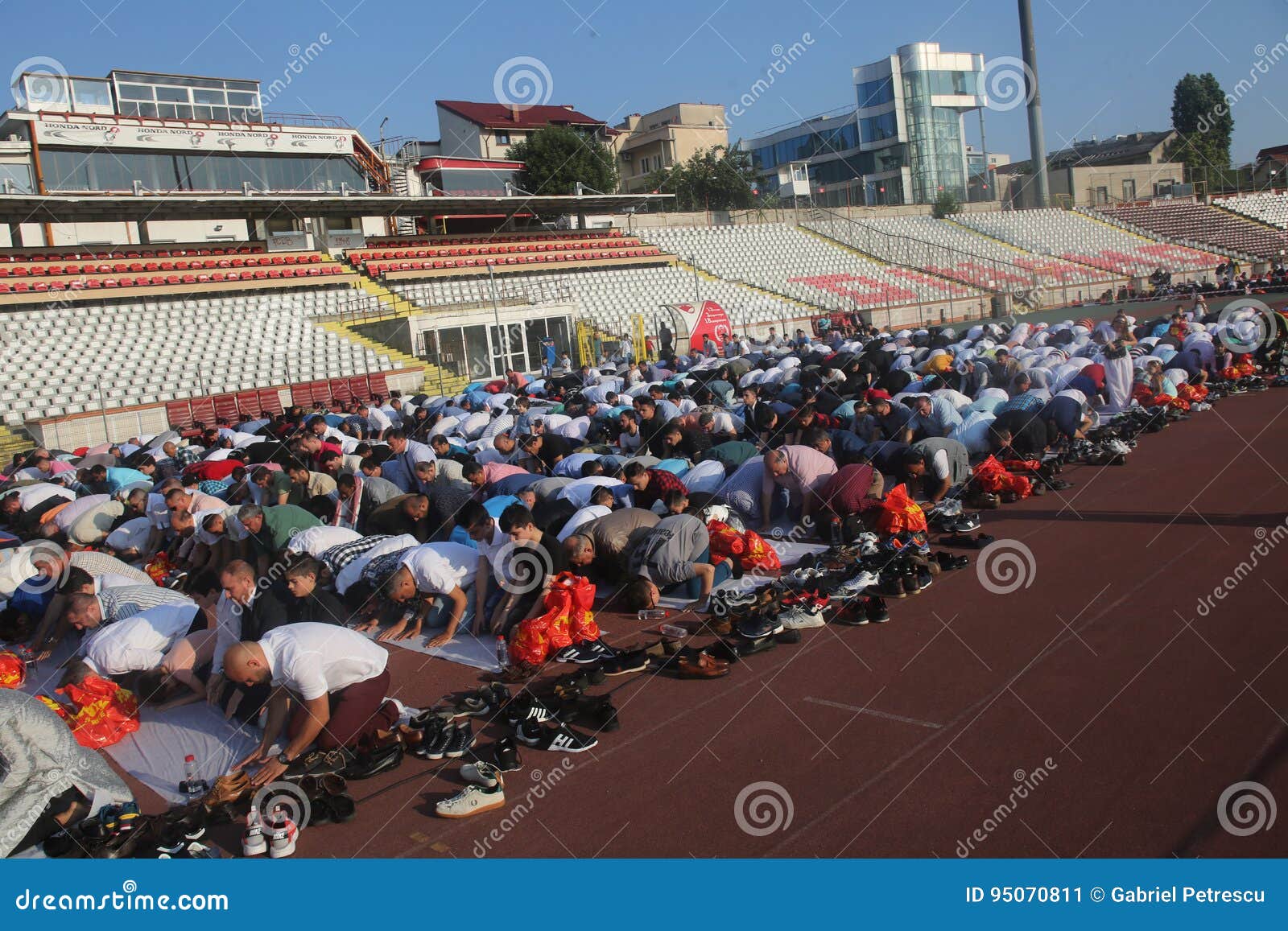 Moslems, Die Eid Al-Fitr Feiern Redaktionelles Foto - Bild von moslems ...