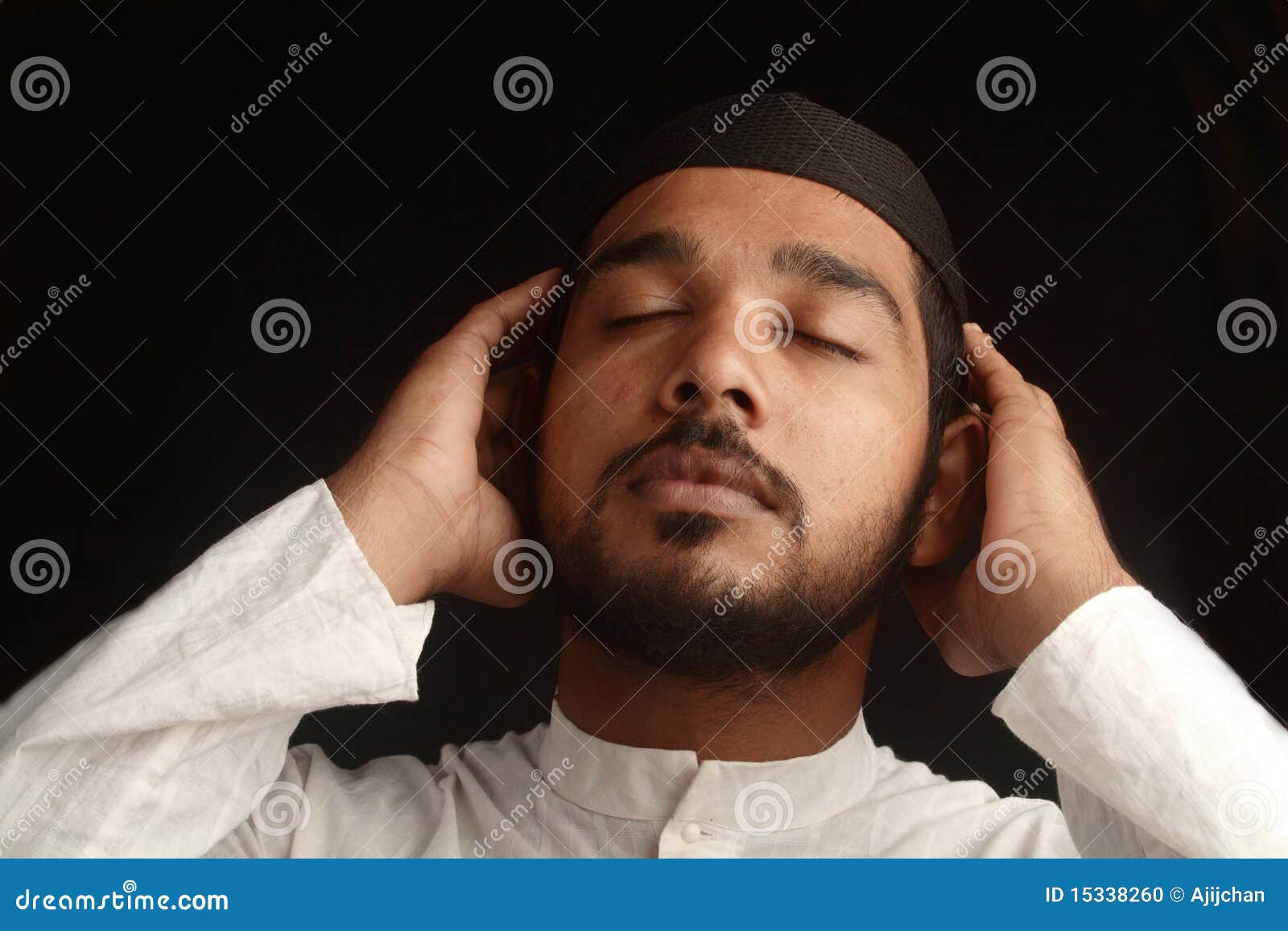 Moslim gebed stock foto. Image of cultuur, portret, hoop - 15338260