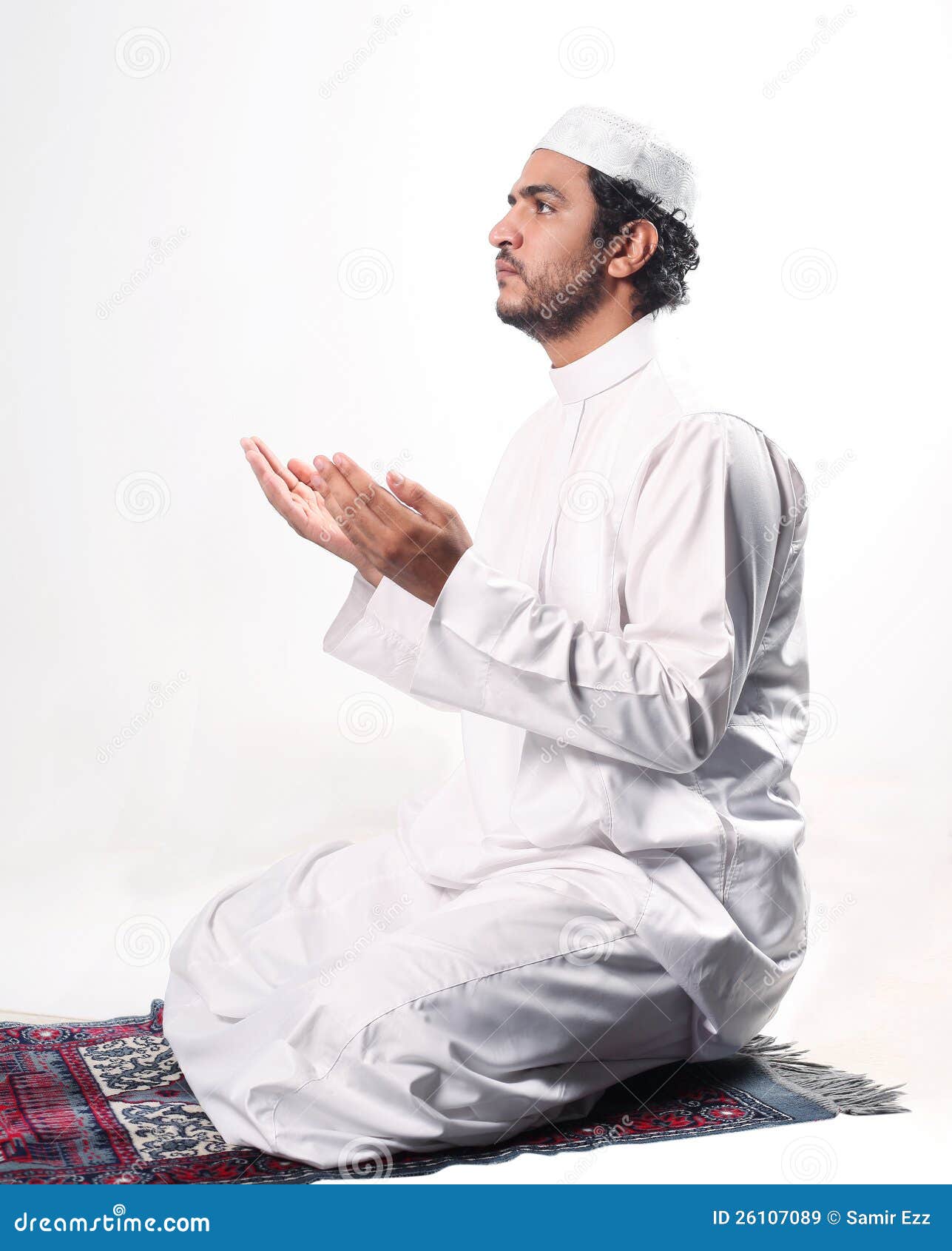 Moslim gebed stock afbeelding. Image of glimlach, vrede - 26107089