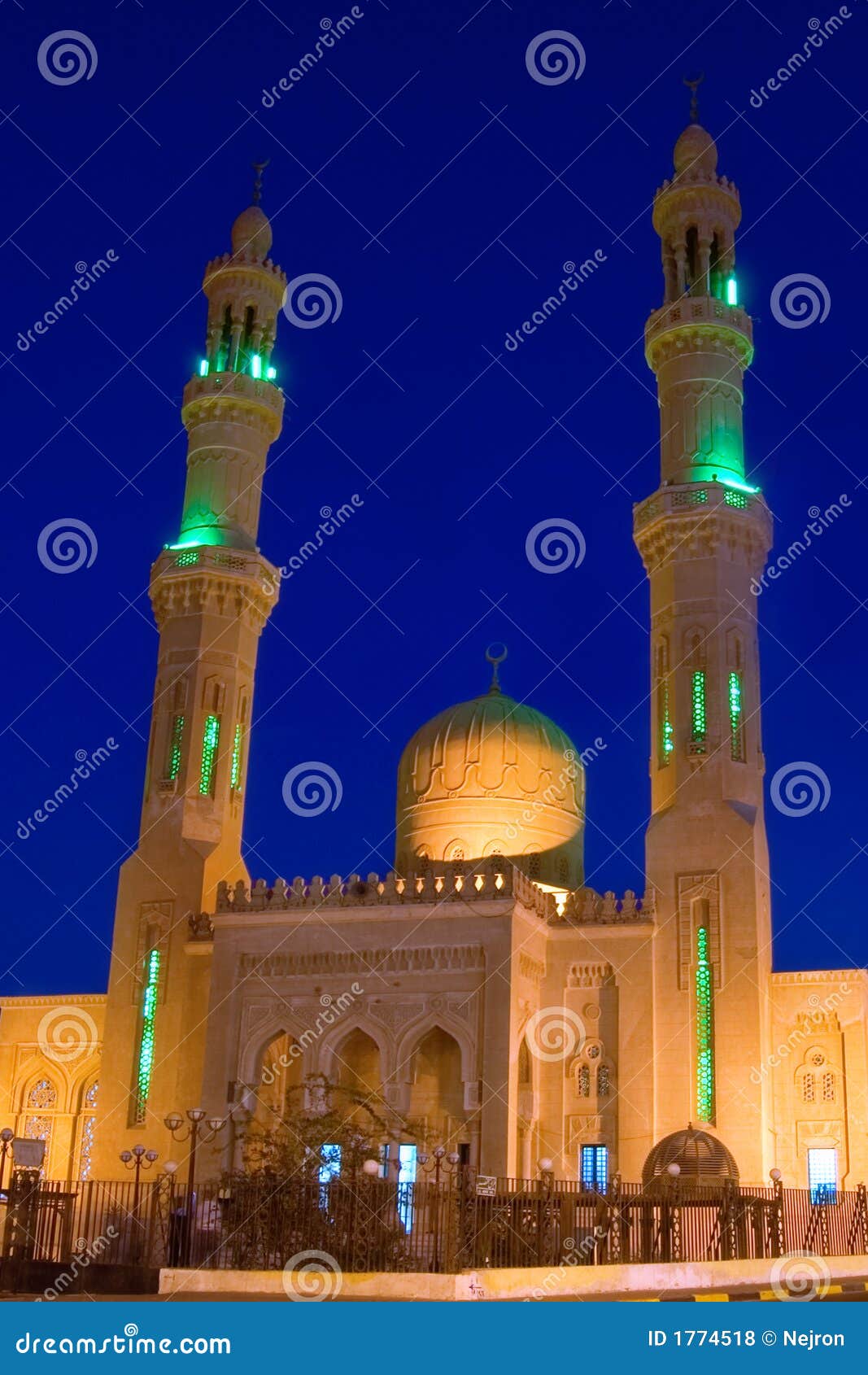 Moslim kerk stock foto. Image of gouden, geloof, rust - 1774518