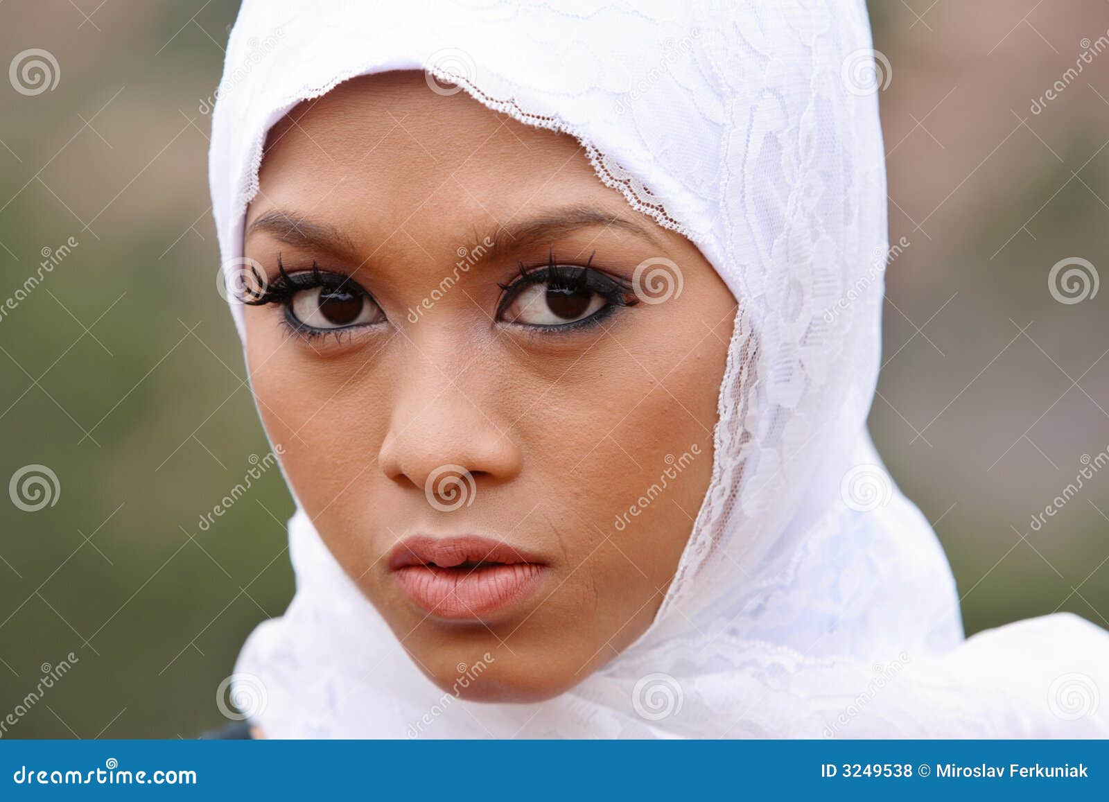 Moslim Meisje stock foto. Image of geloof, ernstig, etnisch - 3249538