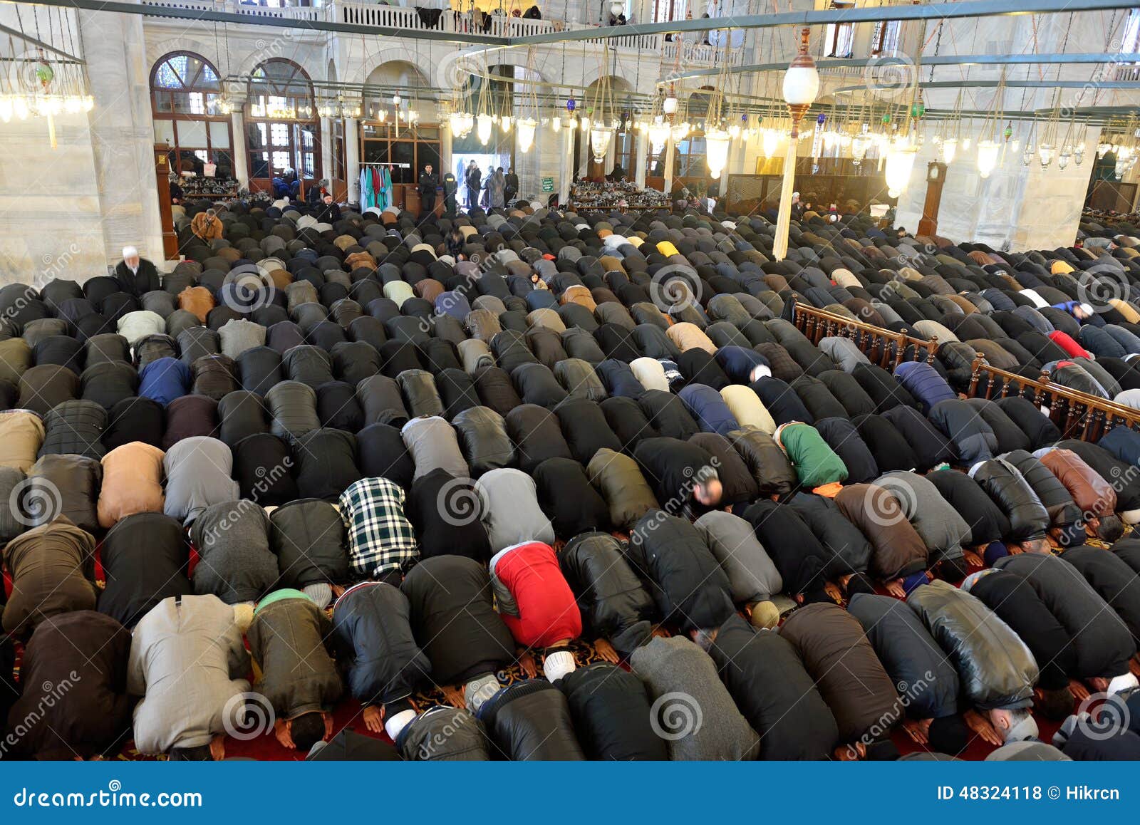 Moslims Bidden in De Moskee Fatih Redactionele Stock Foto - Image of ...