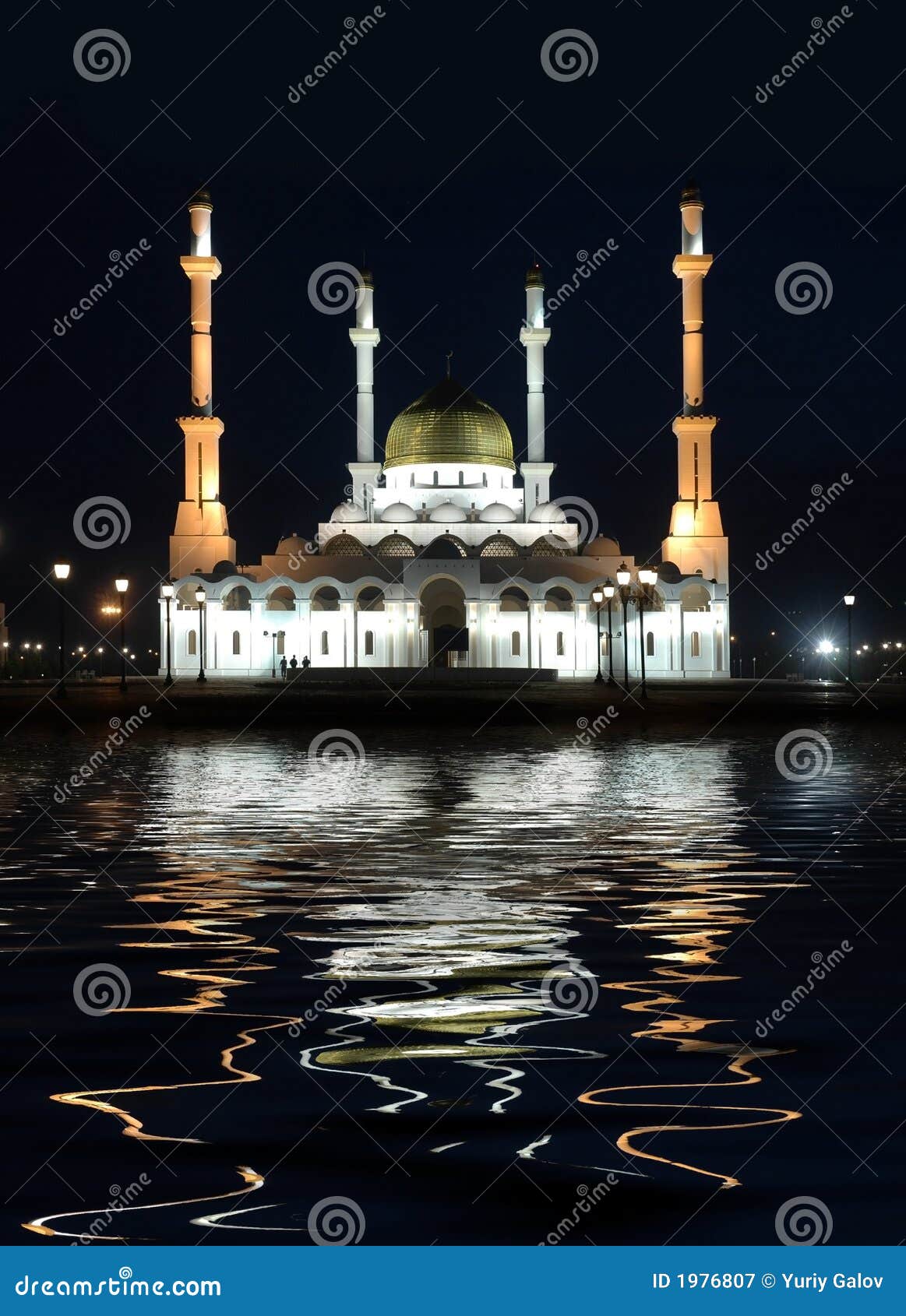 Mosque ashore bay at night stock image. Image of water - 1976807