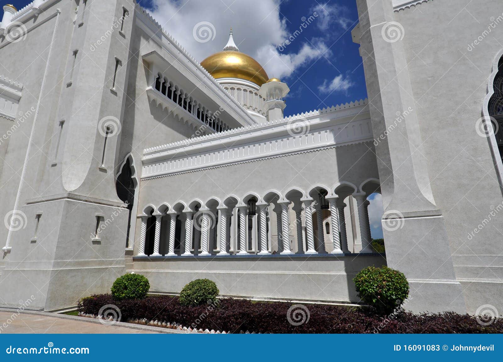 Mosque in Brunei stock image. Image of cupola, bandar - 16091083